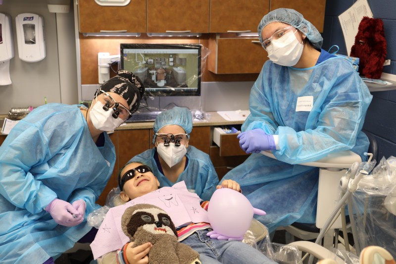 Tratamiento Dental Gratuito para 50 Niños en el Evento "Save a Smile"