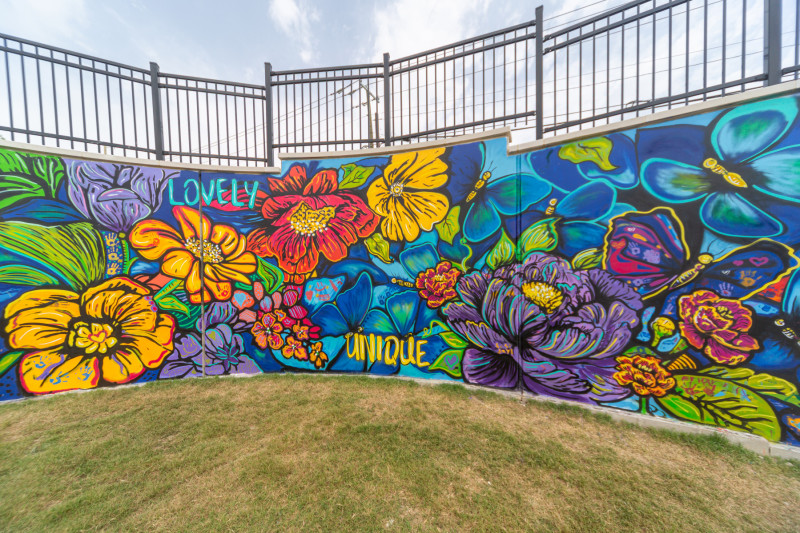 Creative Community: Neighbors Pitch in to Paint Mural at Neighborhood ...