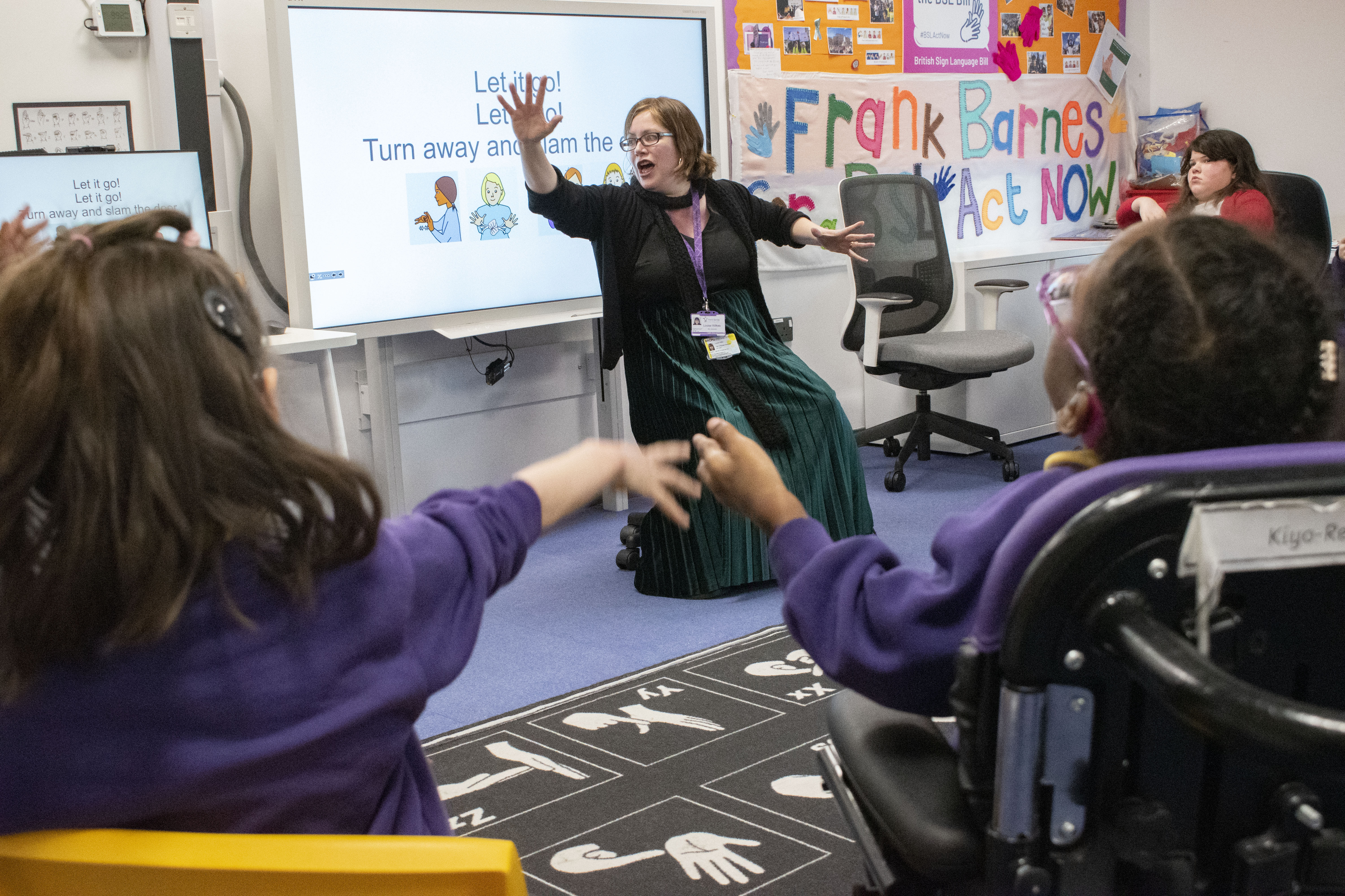 ‘Signing Stars’ British Sign Language choir brings pupils together