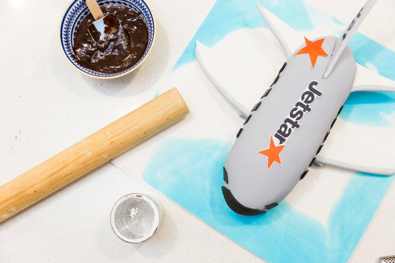 How to make a Jetstar plane cake