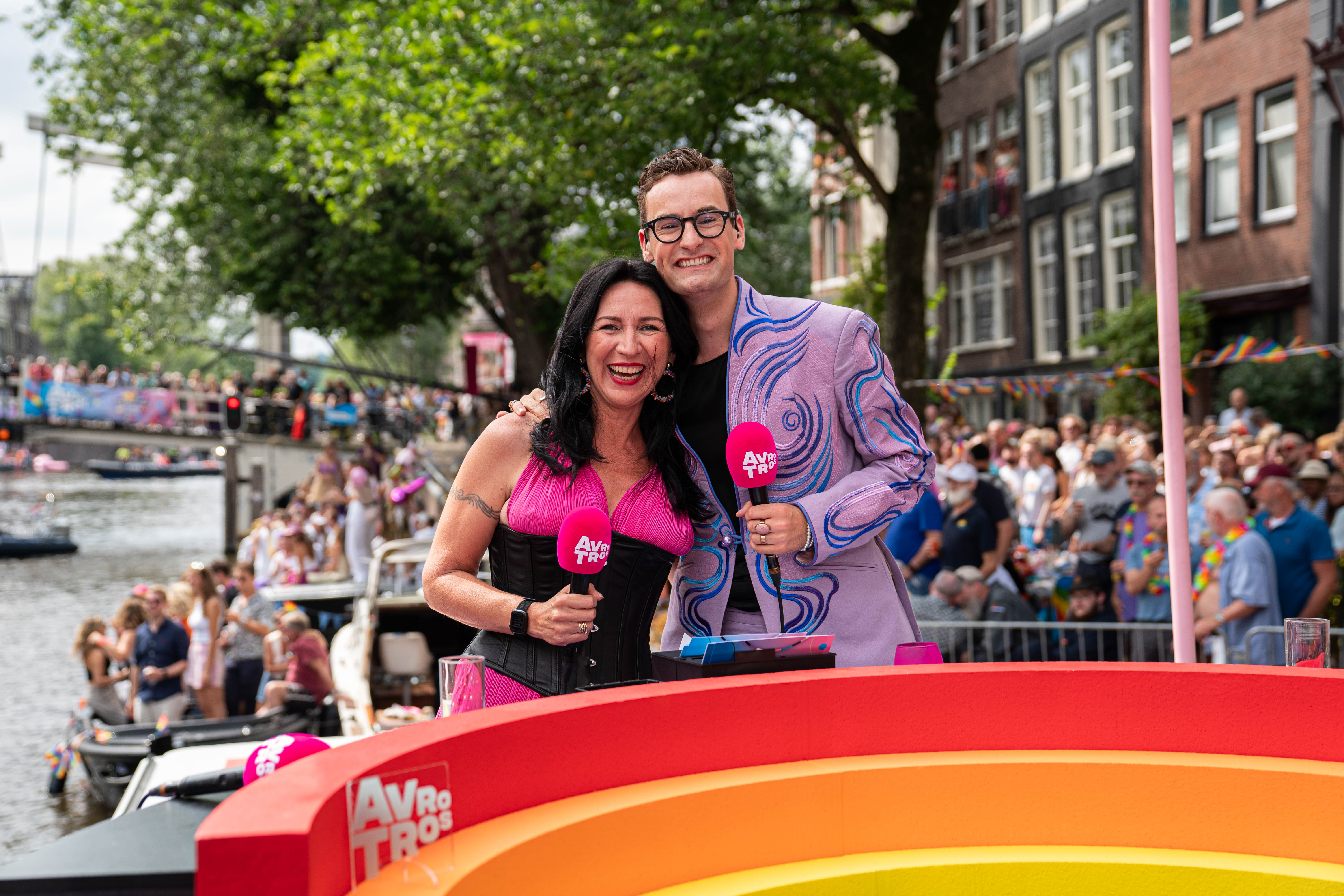 AVROTROS viert liefde en verbinding tijdens 28e Canal Parade in Amsterdam