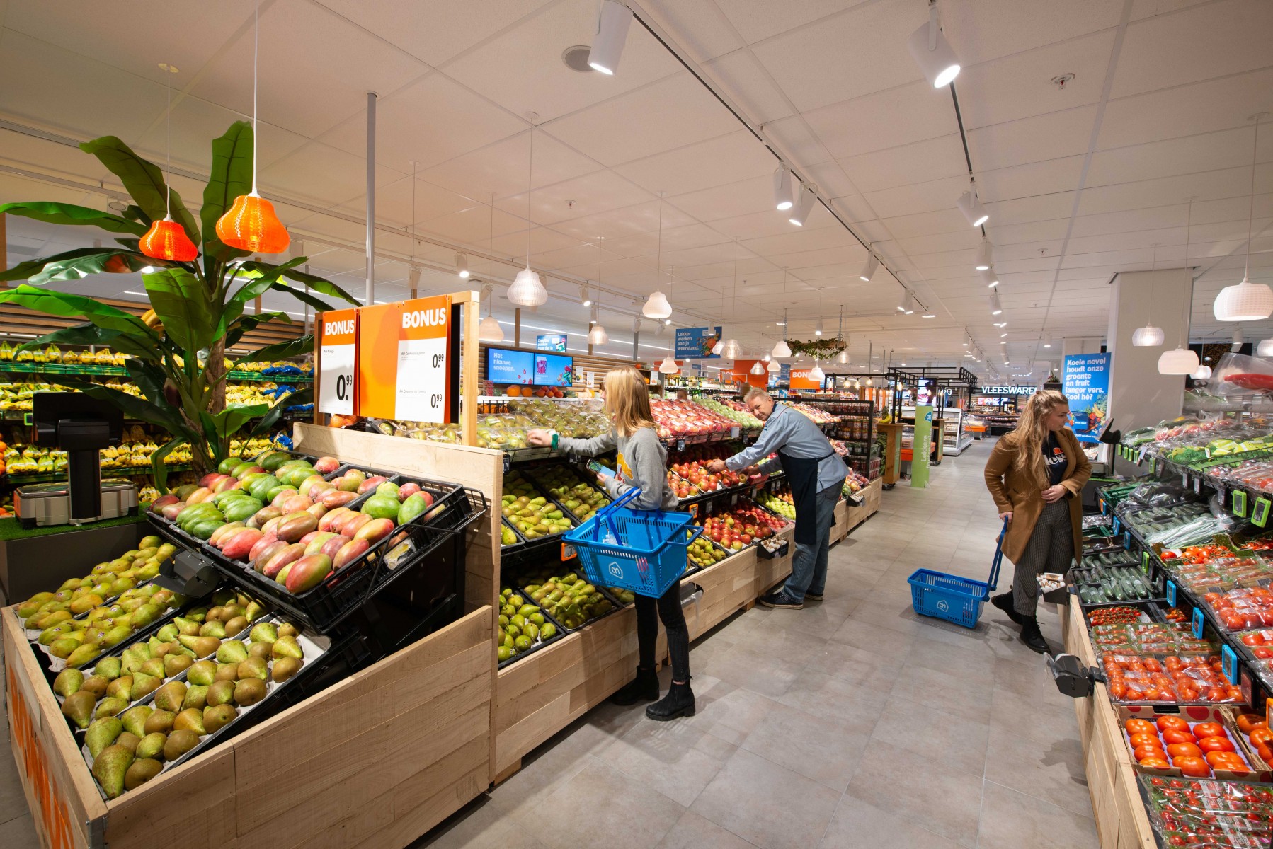 Albert Heijn neemt nog twee winkels over van Marqt