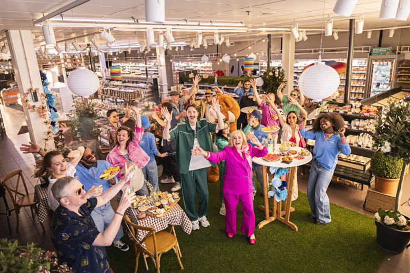 Corry Konings en Bram Krikke zingen Nederland het weekend in bij Albert ...