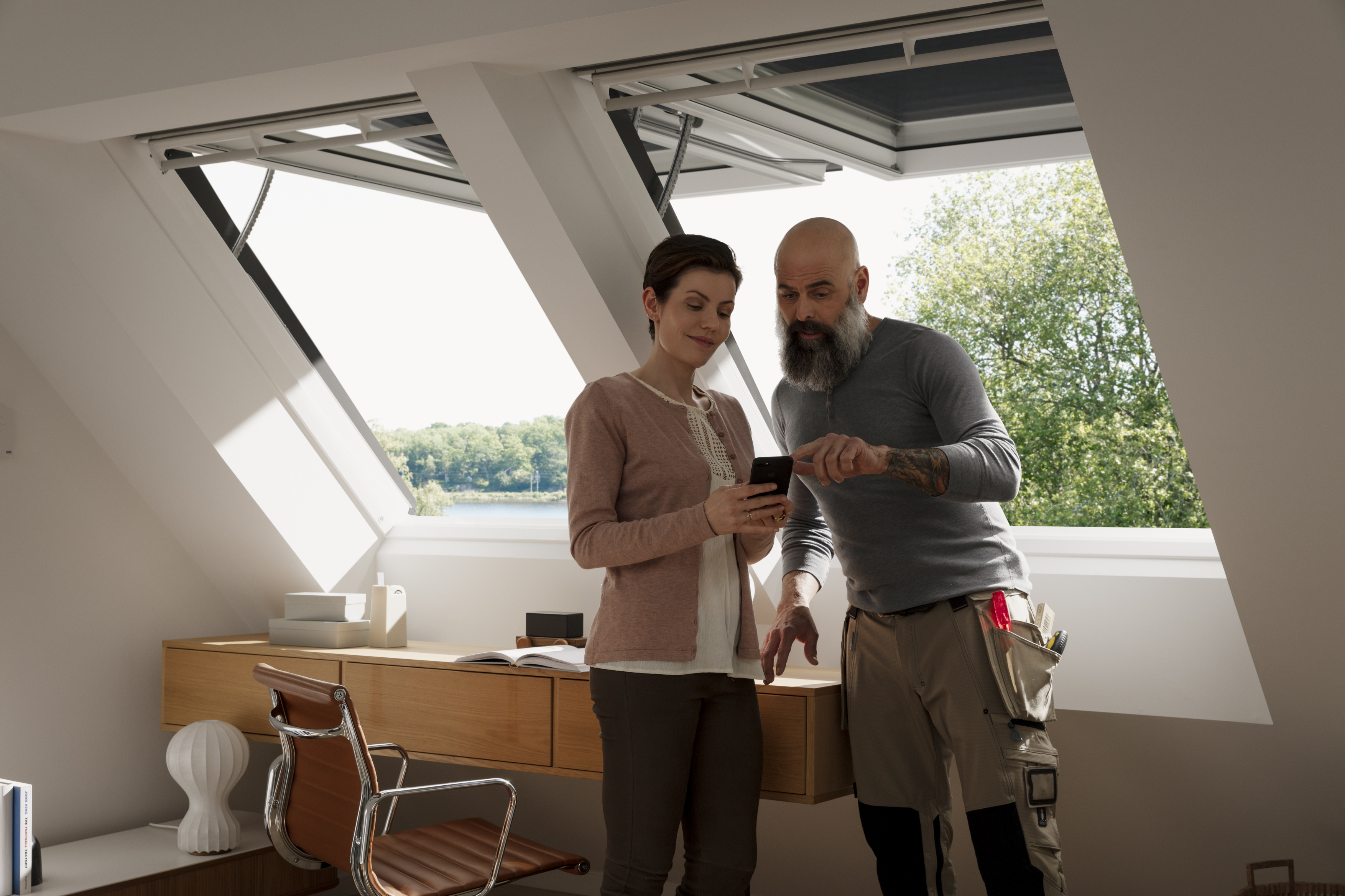 VELUX lanceert elektrisch VELUX INTEGRA uitzettuimelvenster