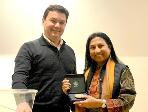 GDI academic awarded Global Inequality Research Award (GiRA)