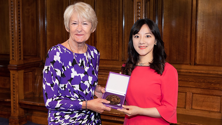 Dr Yang Han wins Distinguished Achievement Award for teaching