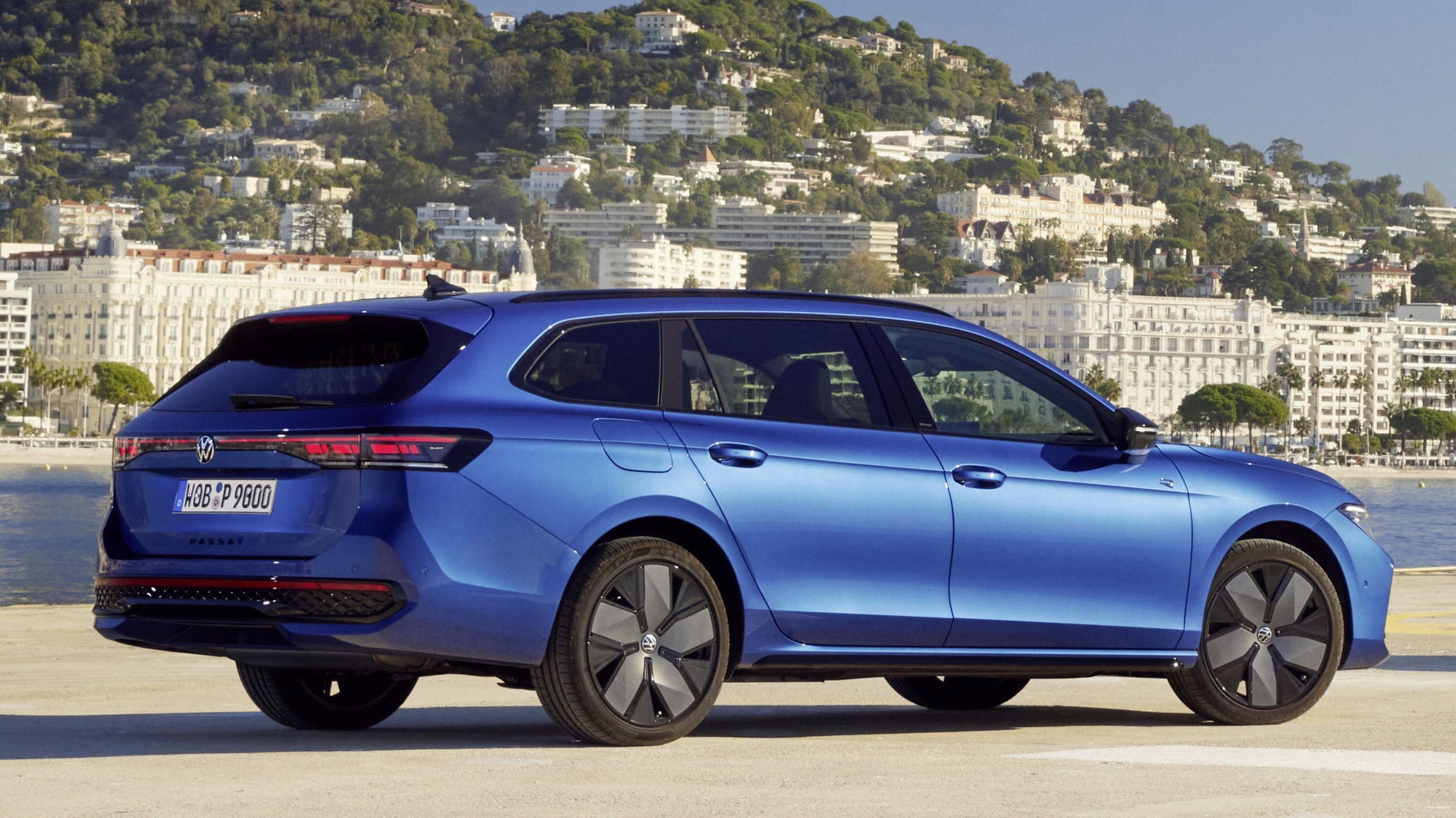 Volkswagen Passat PHEV winnaar AutoReview triple test: 'Ruim, zuinig en ...
