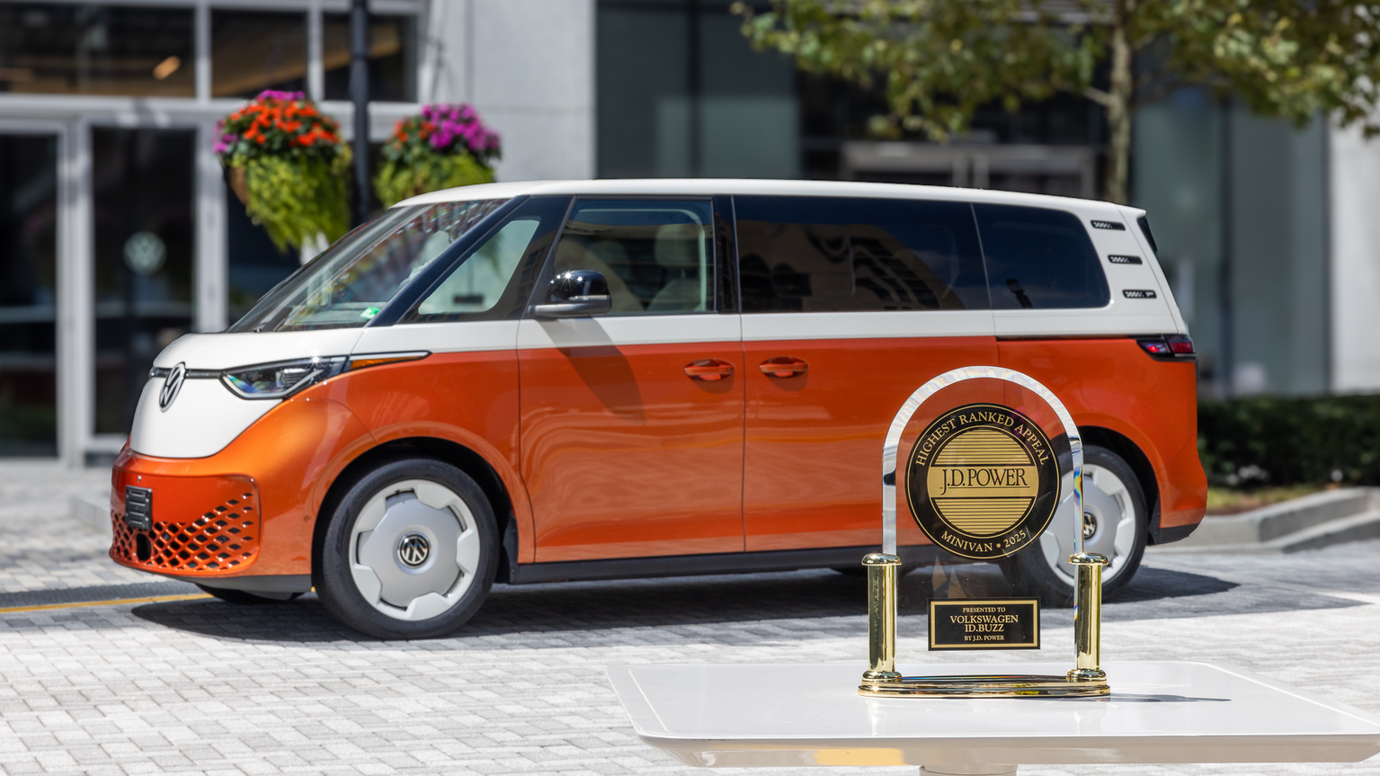 Volkswagen ID. Buzz uitgeroepen tot Top Minivan in 2025 J.D. Power ...