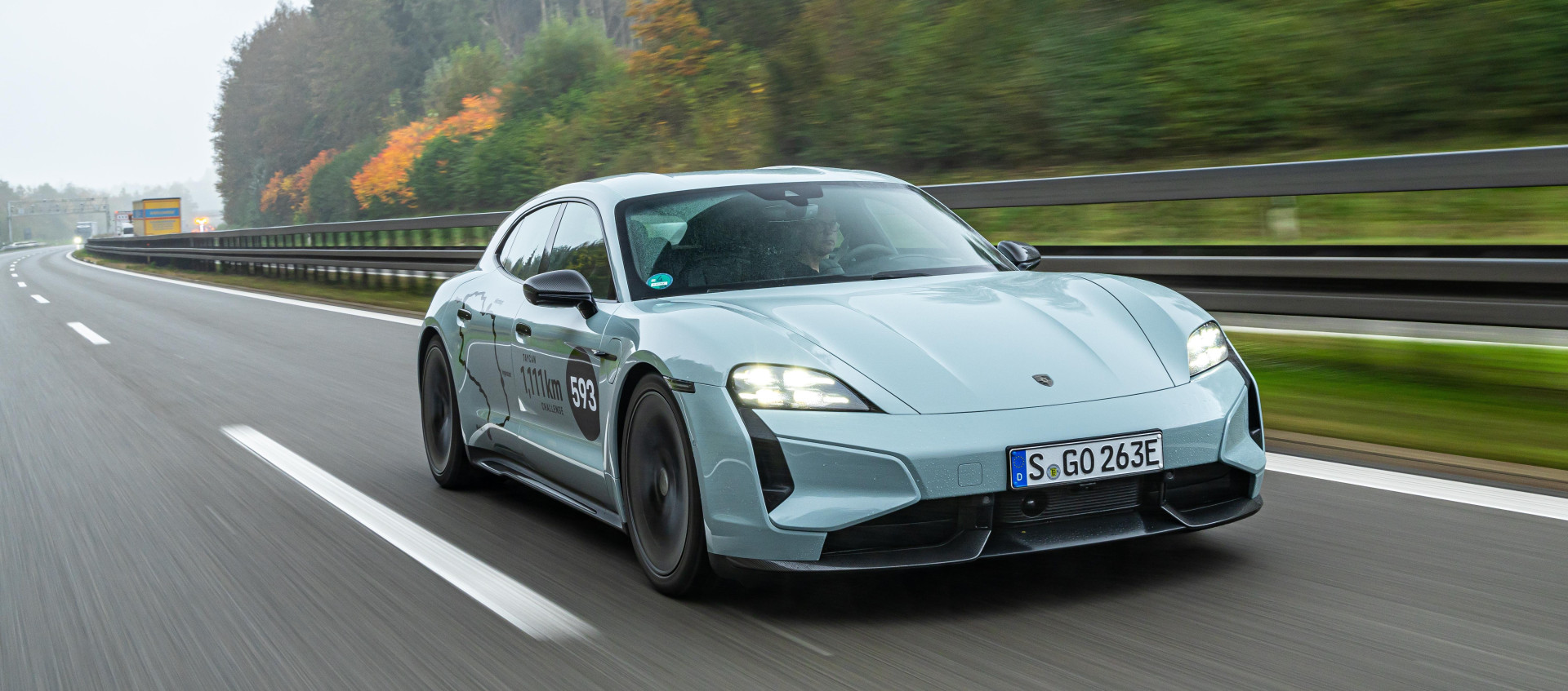 1.111 kilometer in één dag: prestaties Porsche Taycan op de proef gesteld