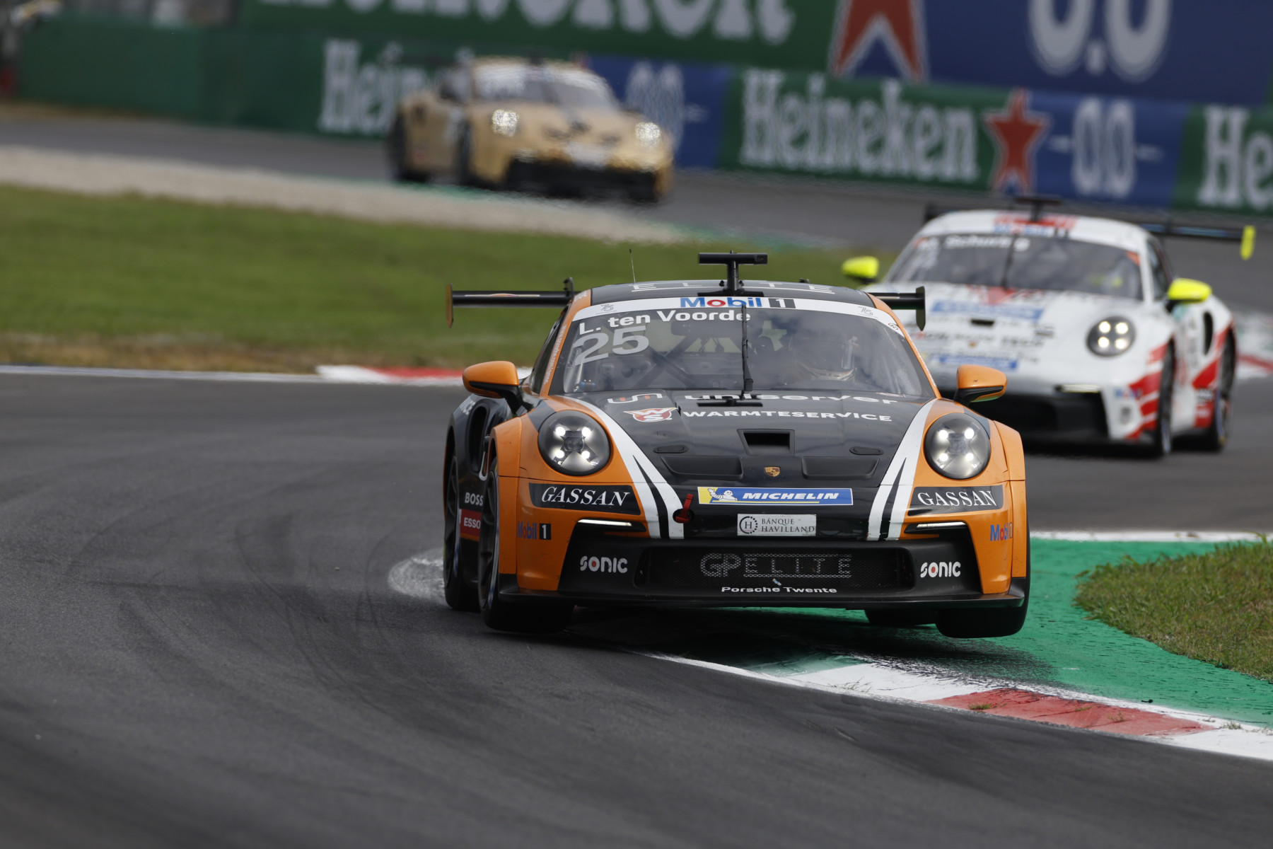 Buus kampioen, Ten Voorde en Team GP Elite runner-up na zinderende ...