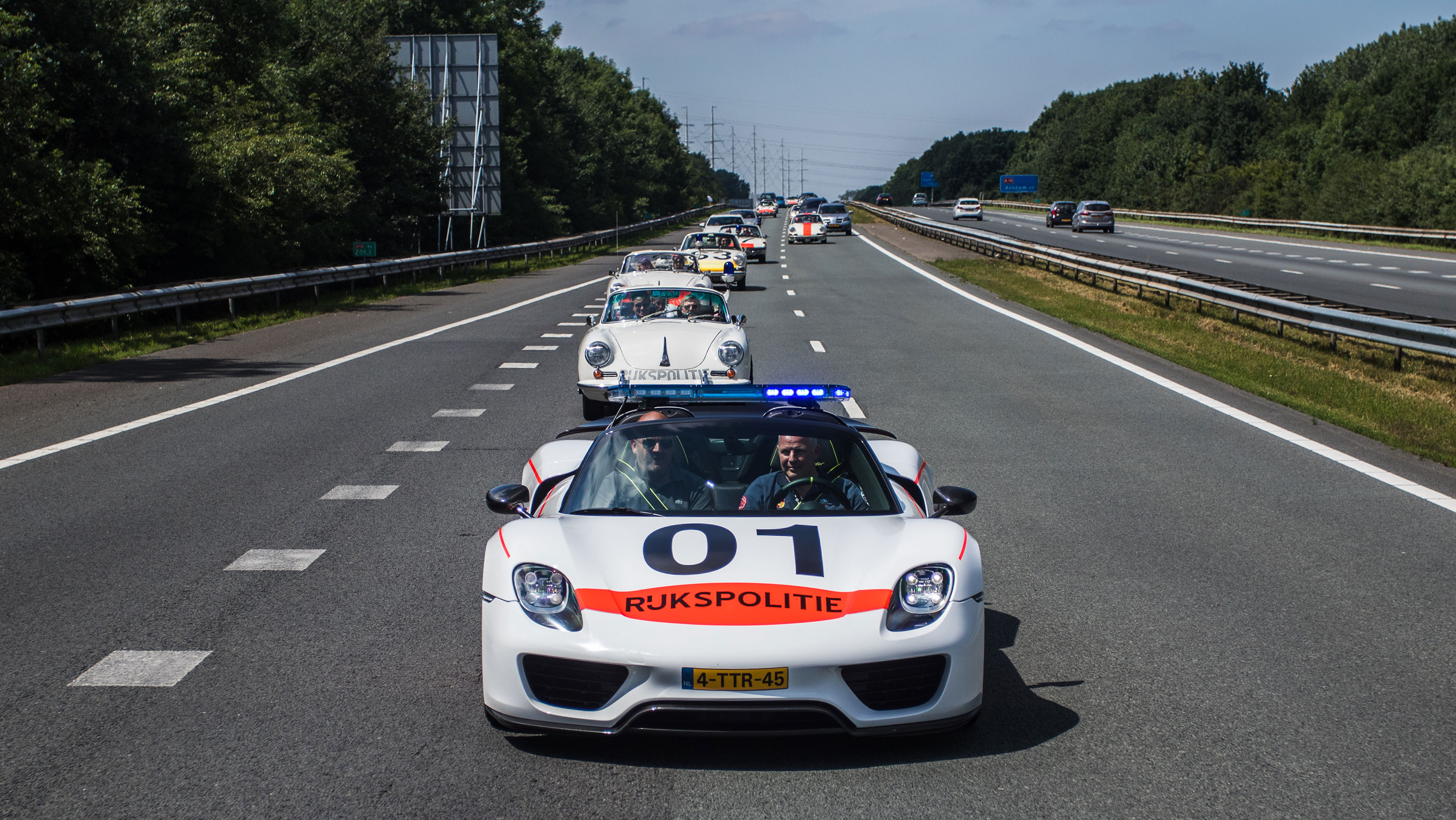 Gallery: ruim drie decennia politie-Porsche in beeld gevangen