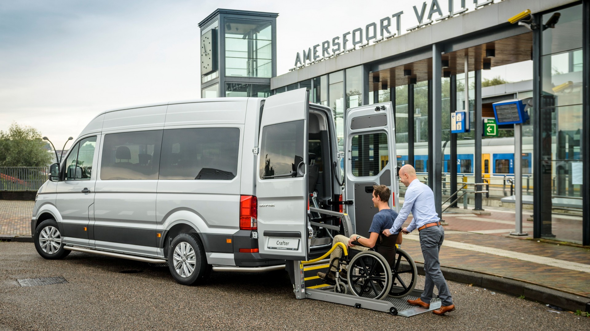 Volkswagen toont ultieme Crafter-rolstoelbus