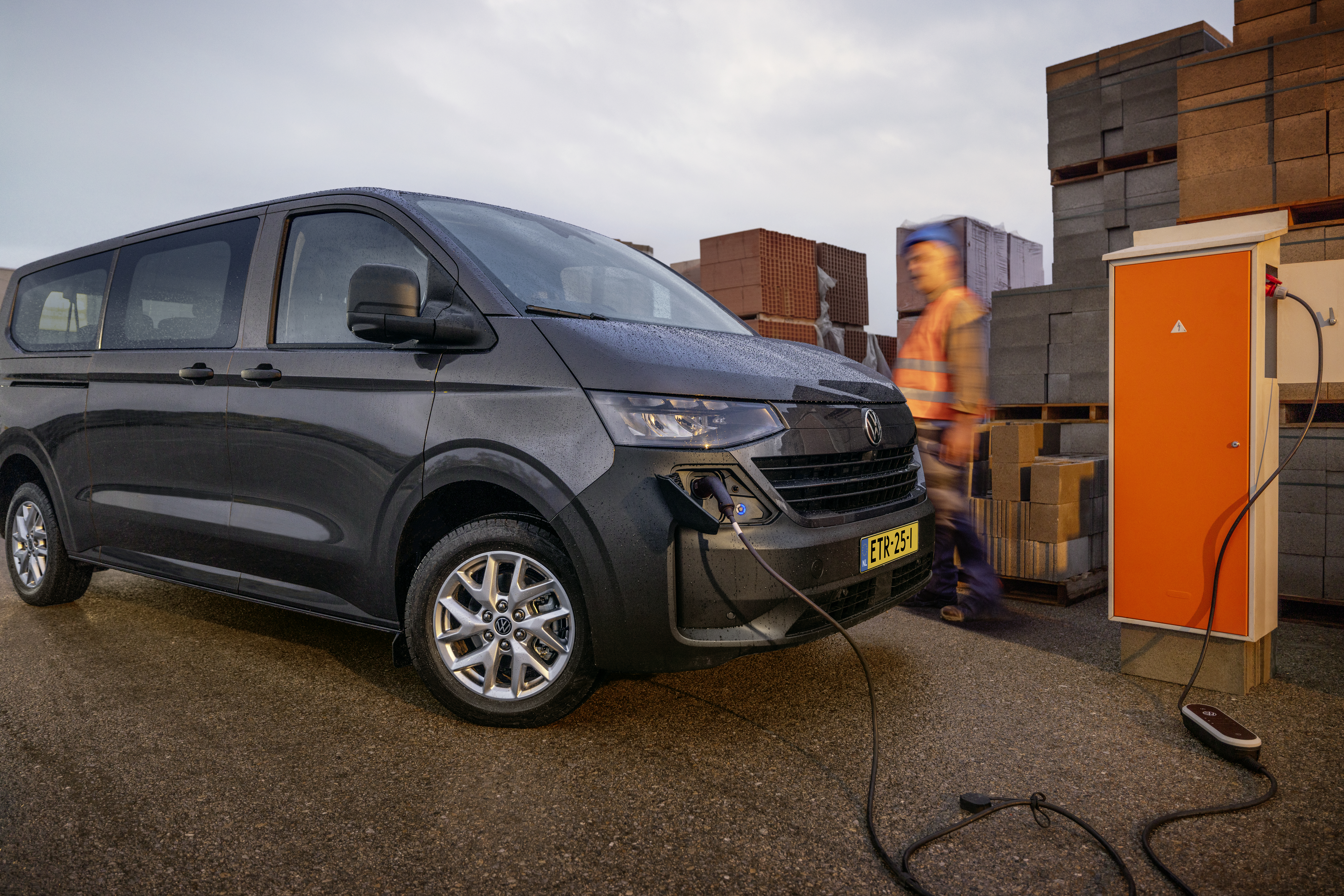 Nieuwe Volkswagen e-Caravelle en e-Transporter Kombi: elektrisch ...