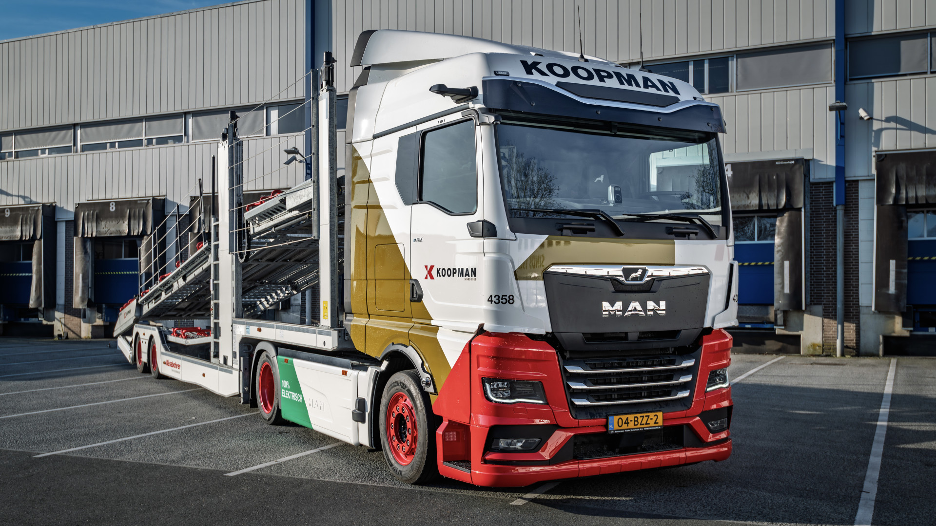 2 MAN eTGX trucks voor Koopman Logistics Group B.V.