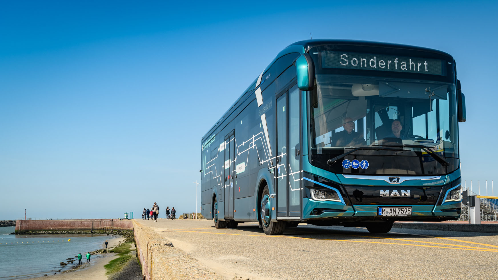 Elektrische openbaar vervoer bus MAN Lion’s City E on tour in Nederland