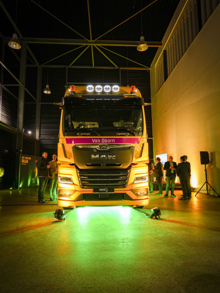 Eerste elektrische MAN eTGX in Nederland afgeleverd aan Van Doorn