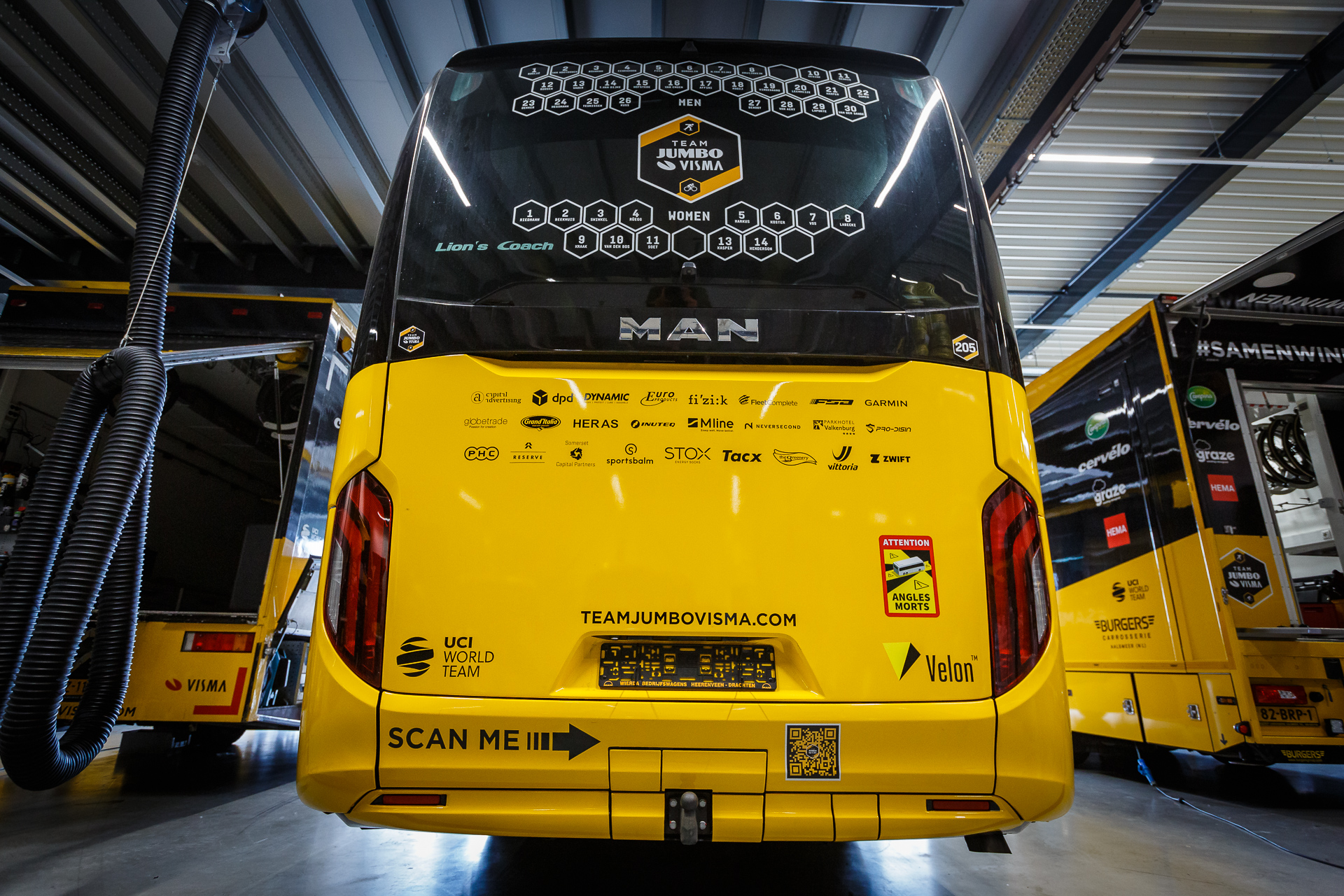 Klaar voor de start van de Vuelta: nieuwe MAN teambus voor Team Jumbo-Visma