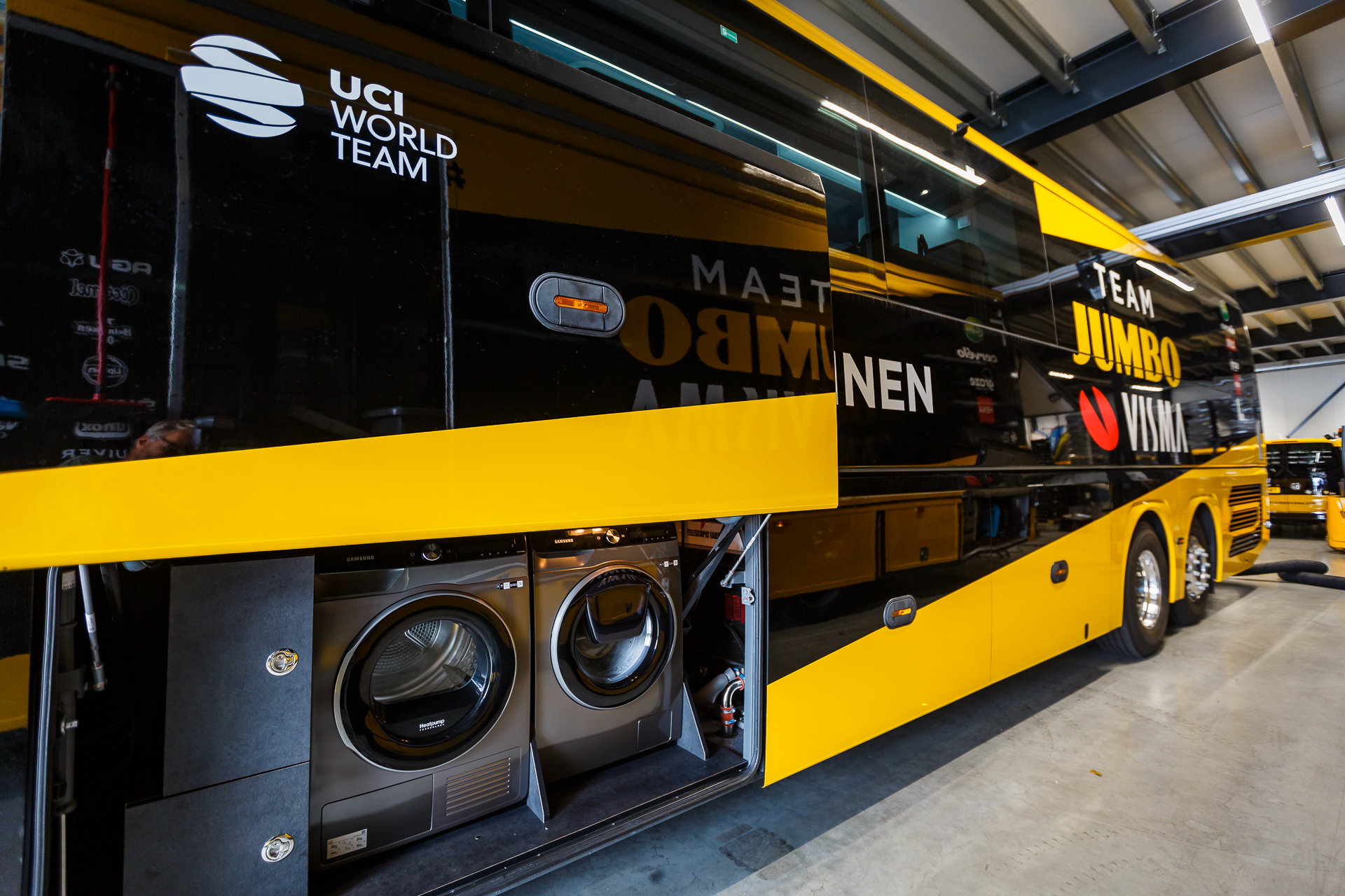 Klaar voor de start van de Vuelta: nieuwe MAN teambus voor Team Jumbo-Visma
