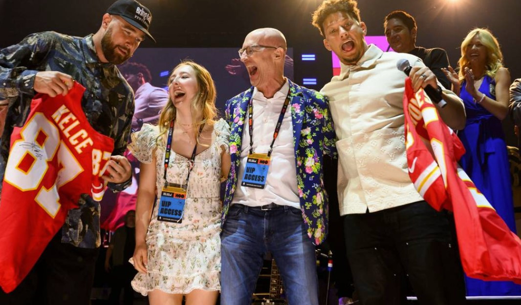 Kansas City Star: Patrick Mahomes and Travis Kelce join guest list for ...