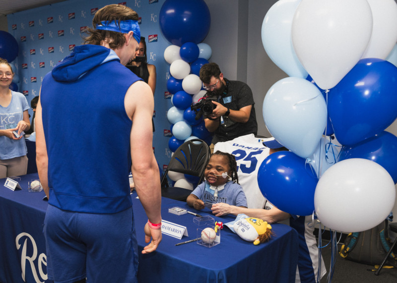 KCTV 5: Kids sign autographs for Royals players in role reversal