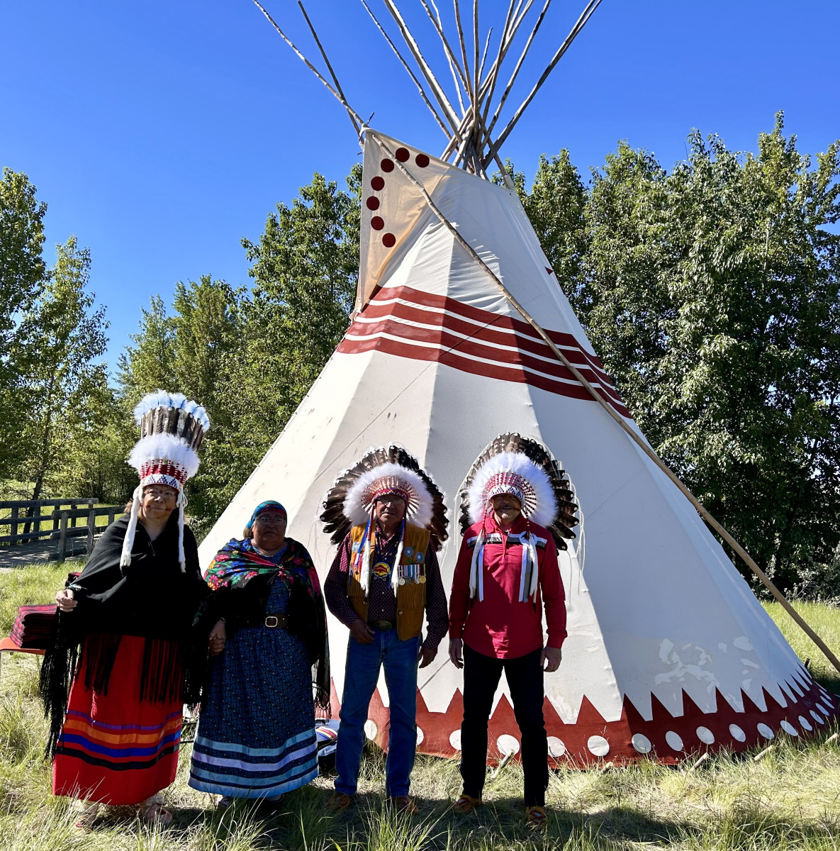 Blackfoot Confederacy Gifts Headdresses to City of Calgary Staff in ...