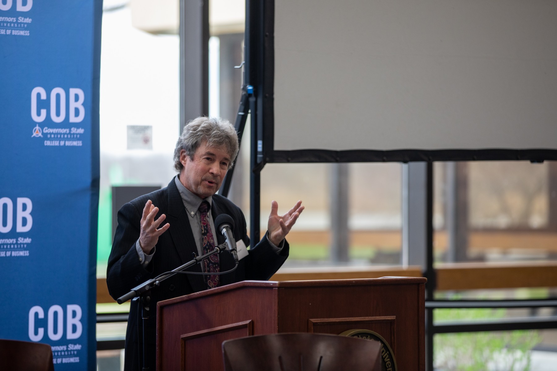 Rick Bryant speaks to an audience