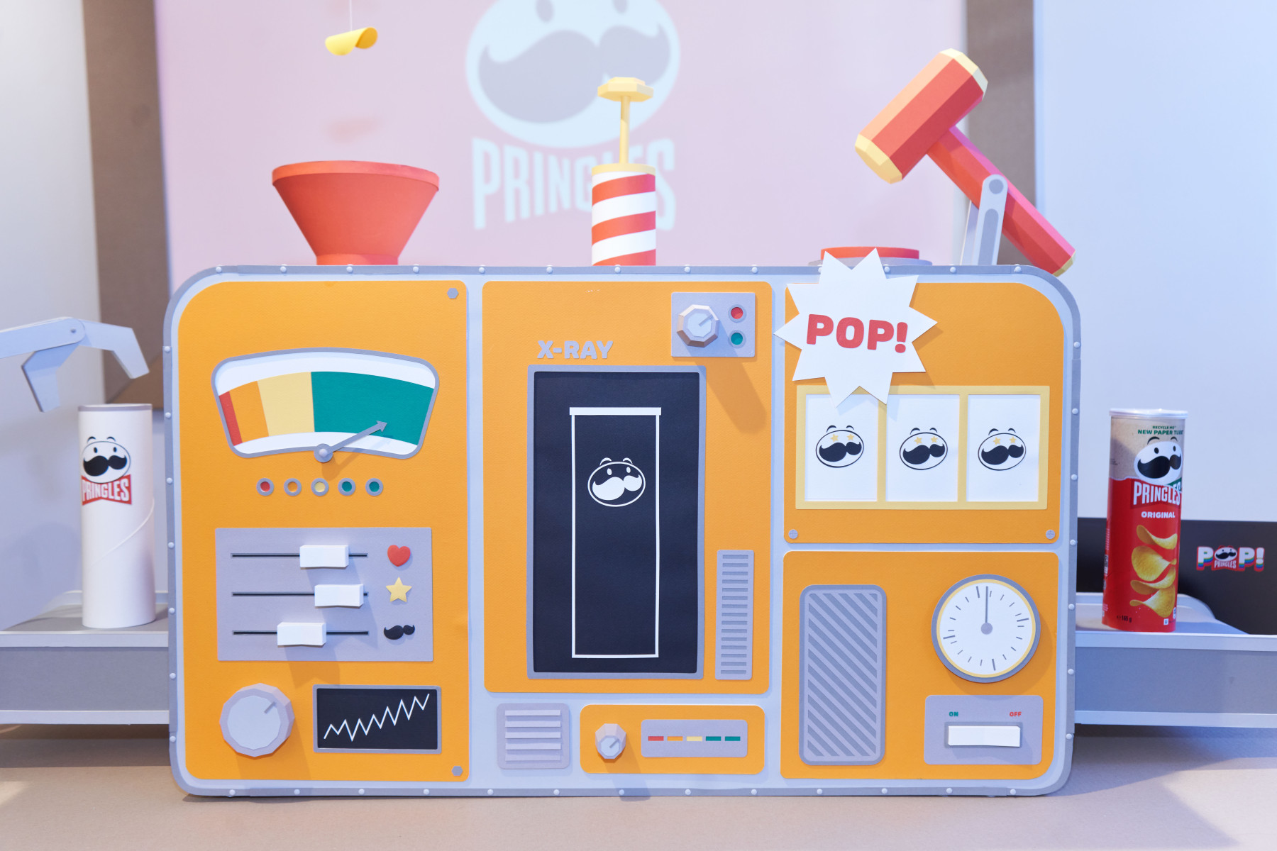 Paper Art Pop Up van Pringles viert nieuwe recyclebare verpakkingen