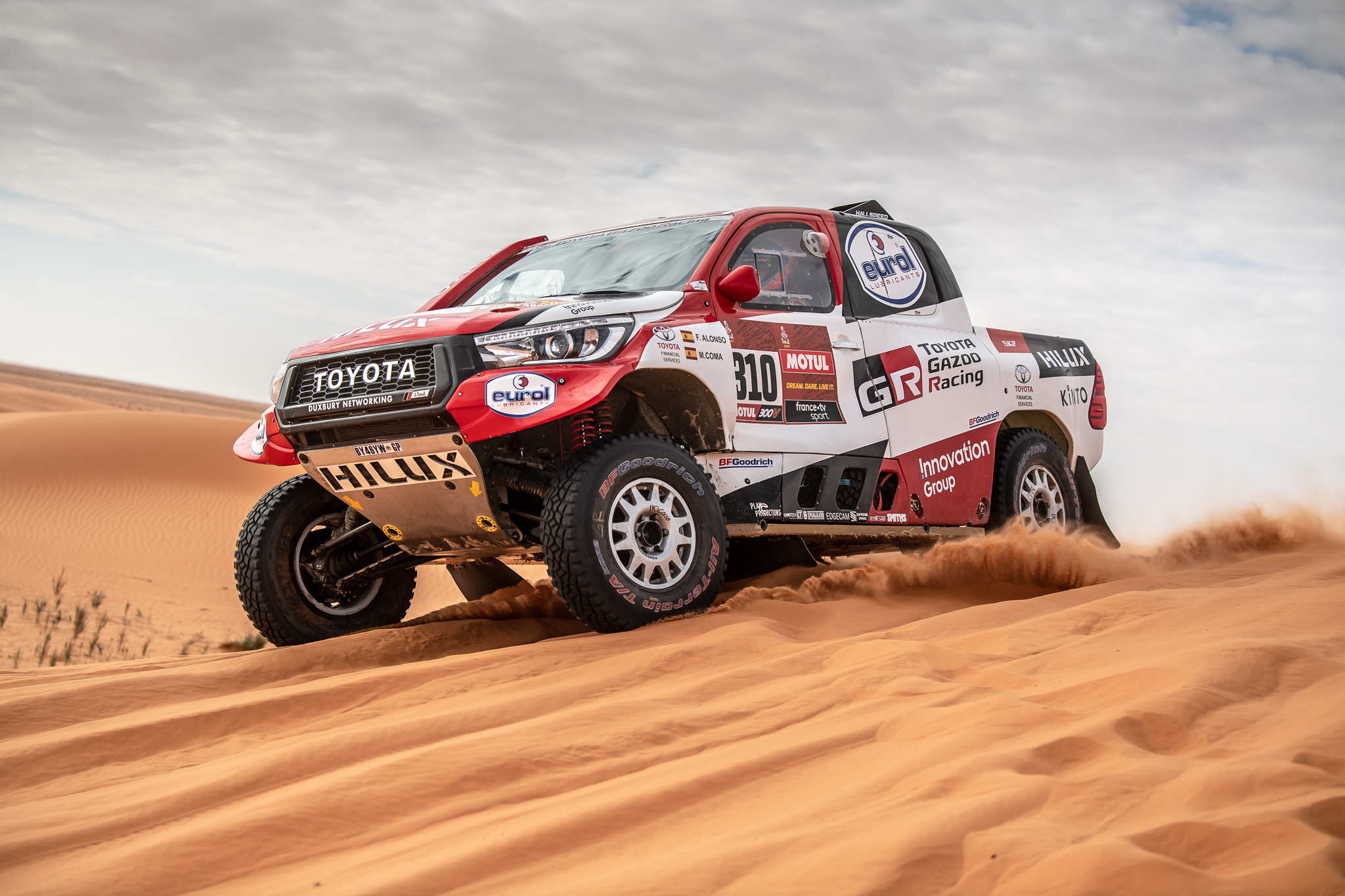 Top 8 for TOYOTA GAZOO Racing crews on Dakar stage 6