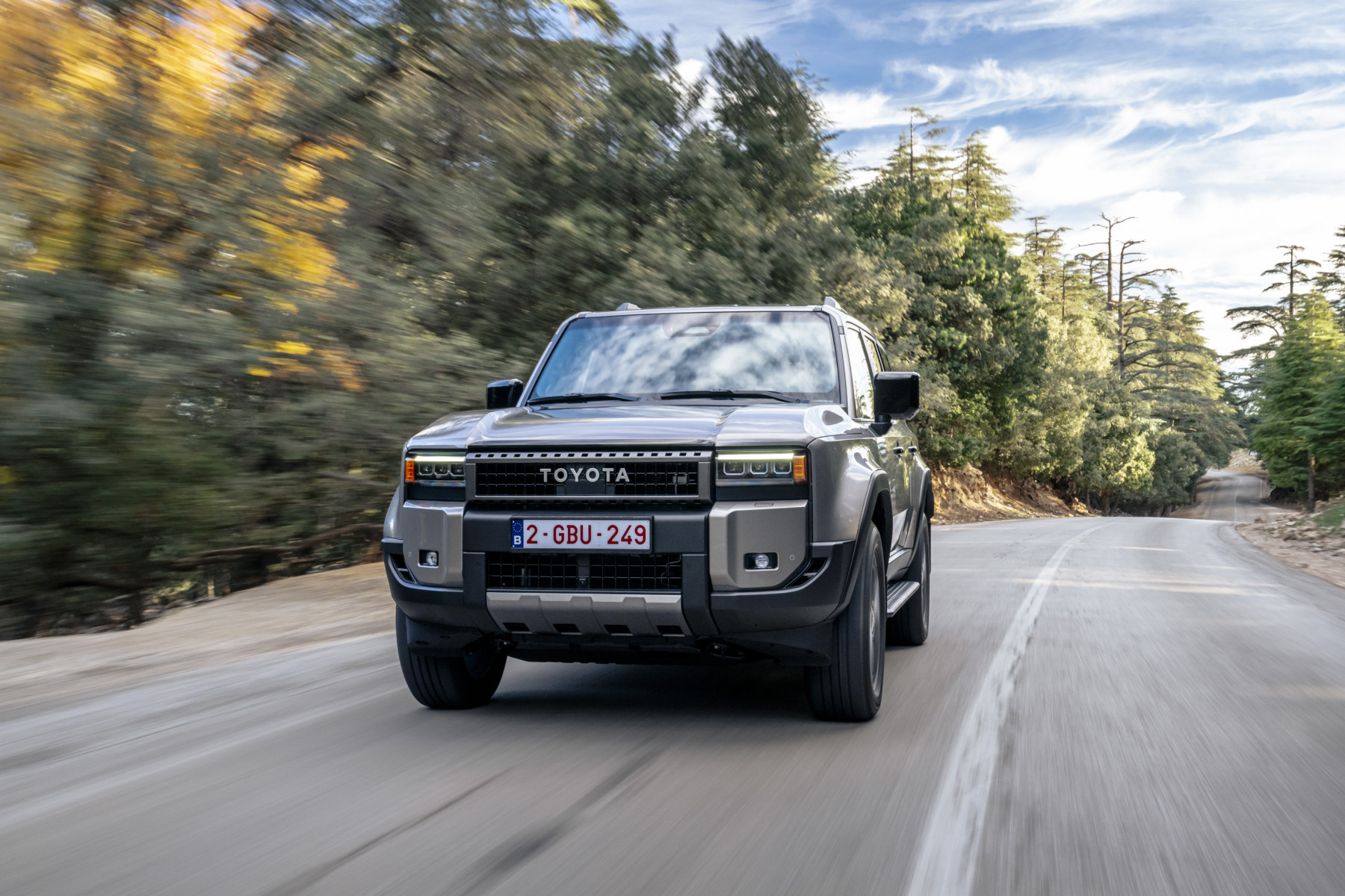 NUOVO TOYOTA LAND CRUISER, OGGI ANCHE HYBRID 48V: IL LEGGENDARIO SUV SI ...