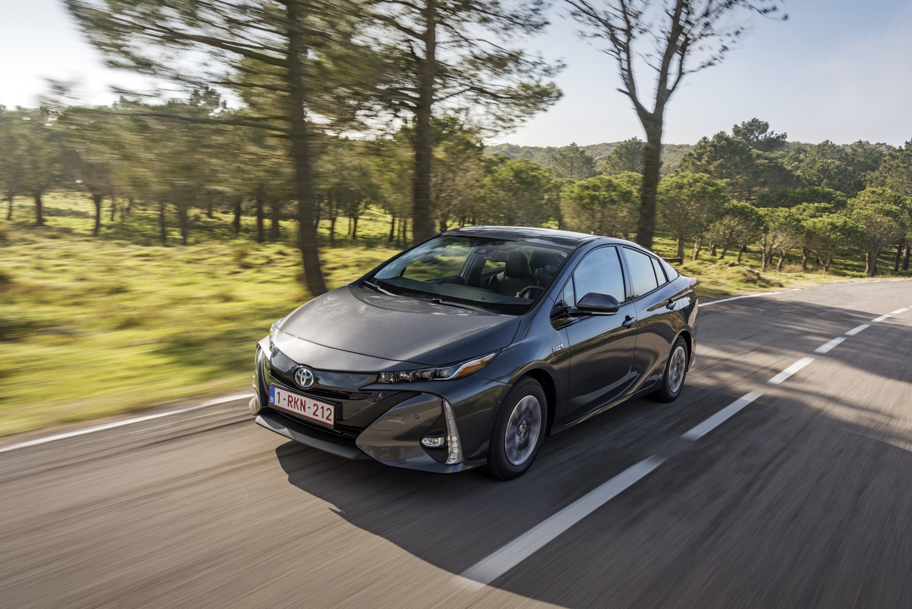 2017-prius-phv-grey-dynamic-16.jpg