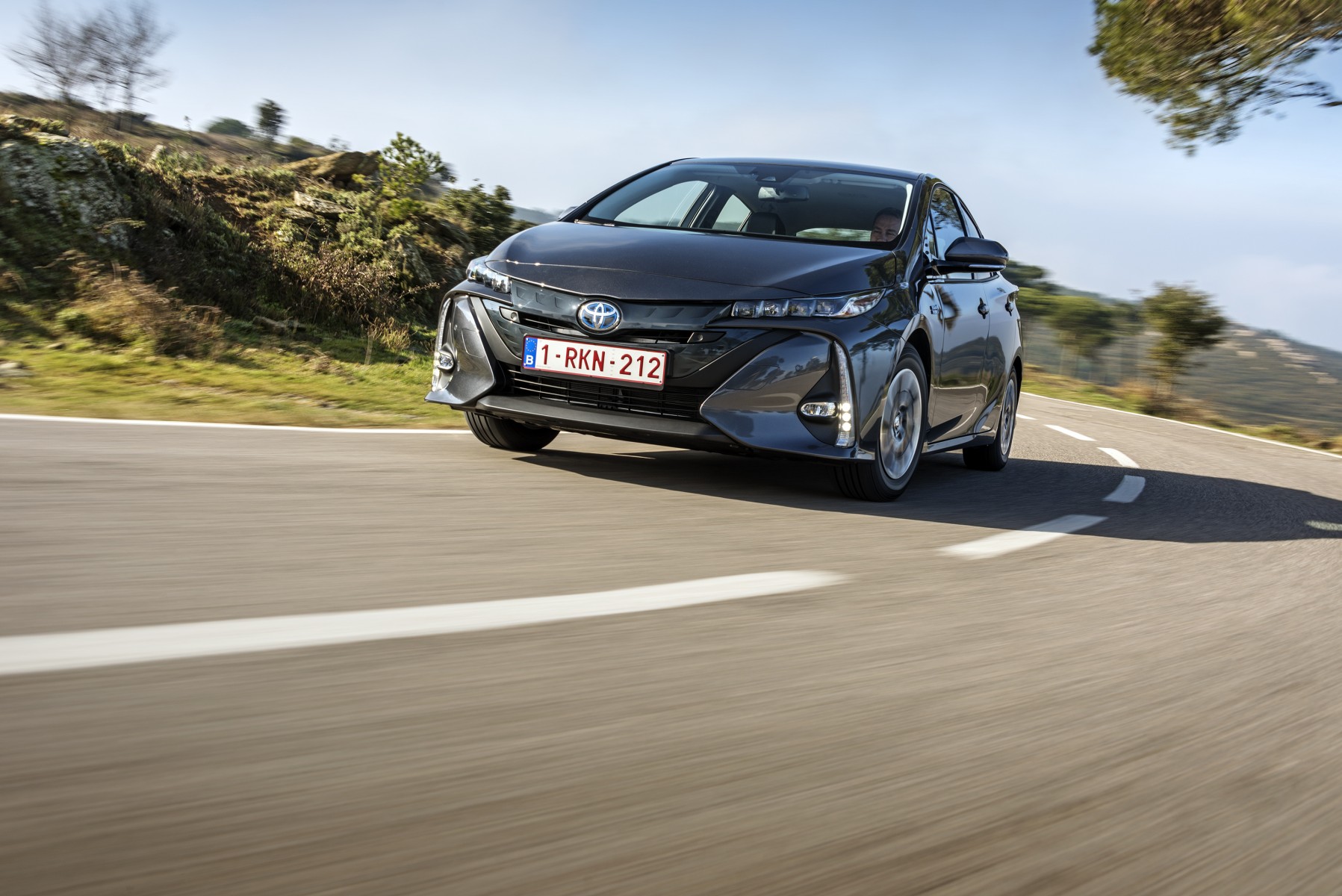 2017-prius-phv-grey-dynamic-18.jpg