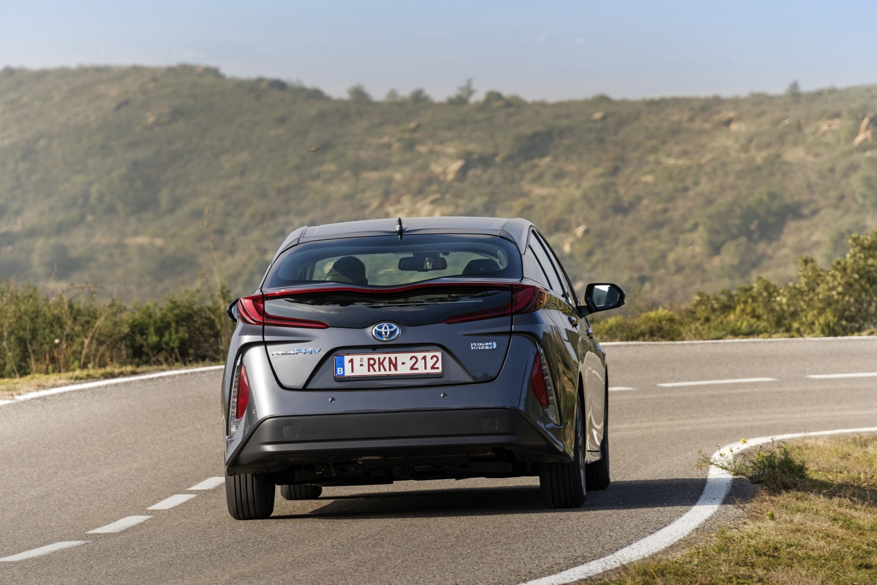 2017-prius-phv-grey-dynamic-23.jpg