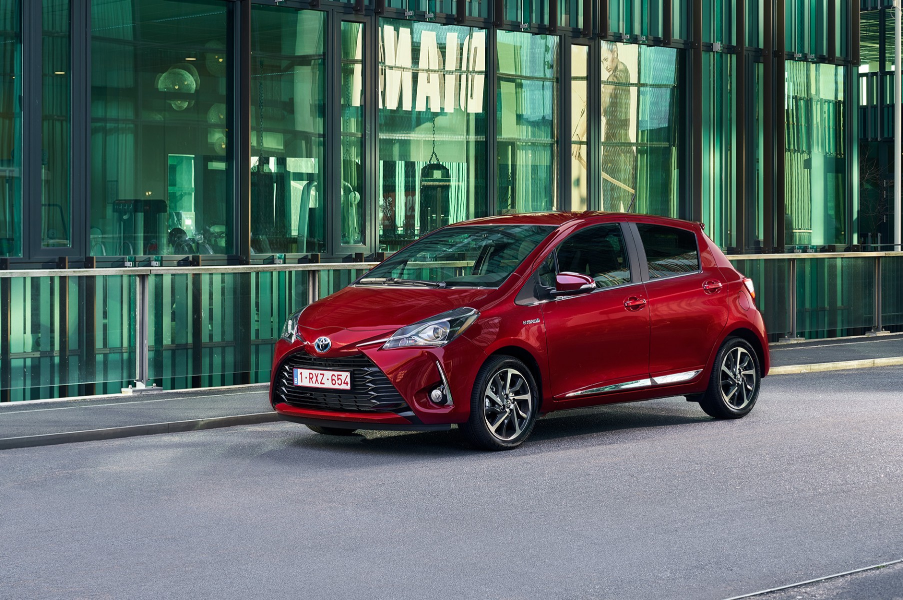 2017_Toyota_Yaris_Hybrid_Red_Static_14