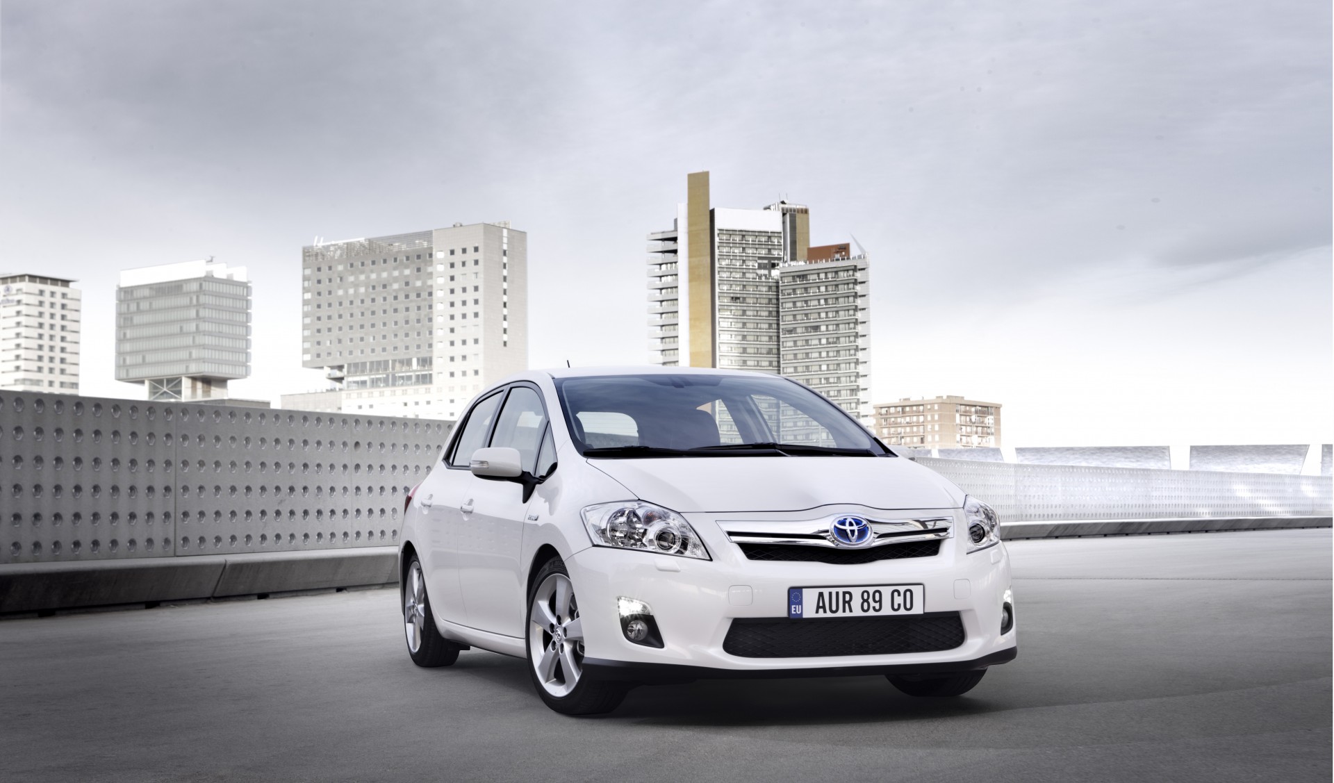 Auris 2010 petrol, diesel, full hybrid: introduction