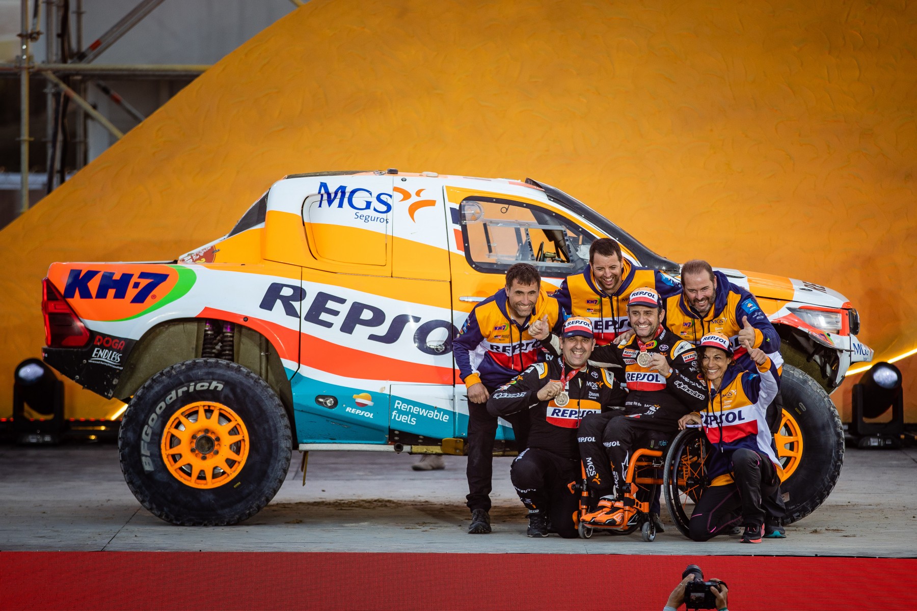 Isidre Esteve finaliza con su Toyota Hilux T1+ uno de los Dakar más duros