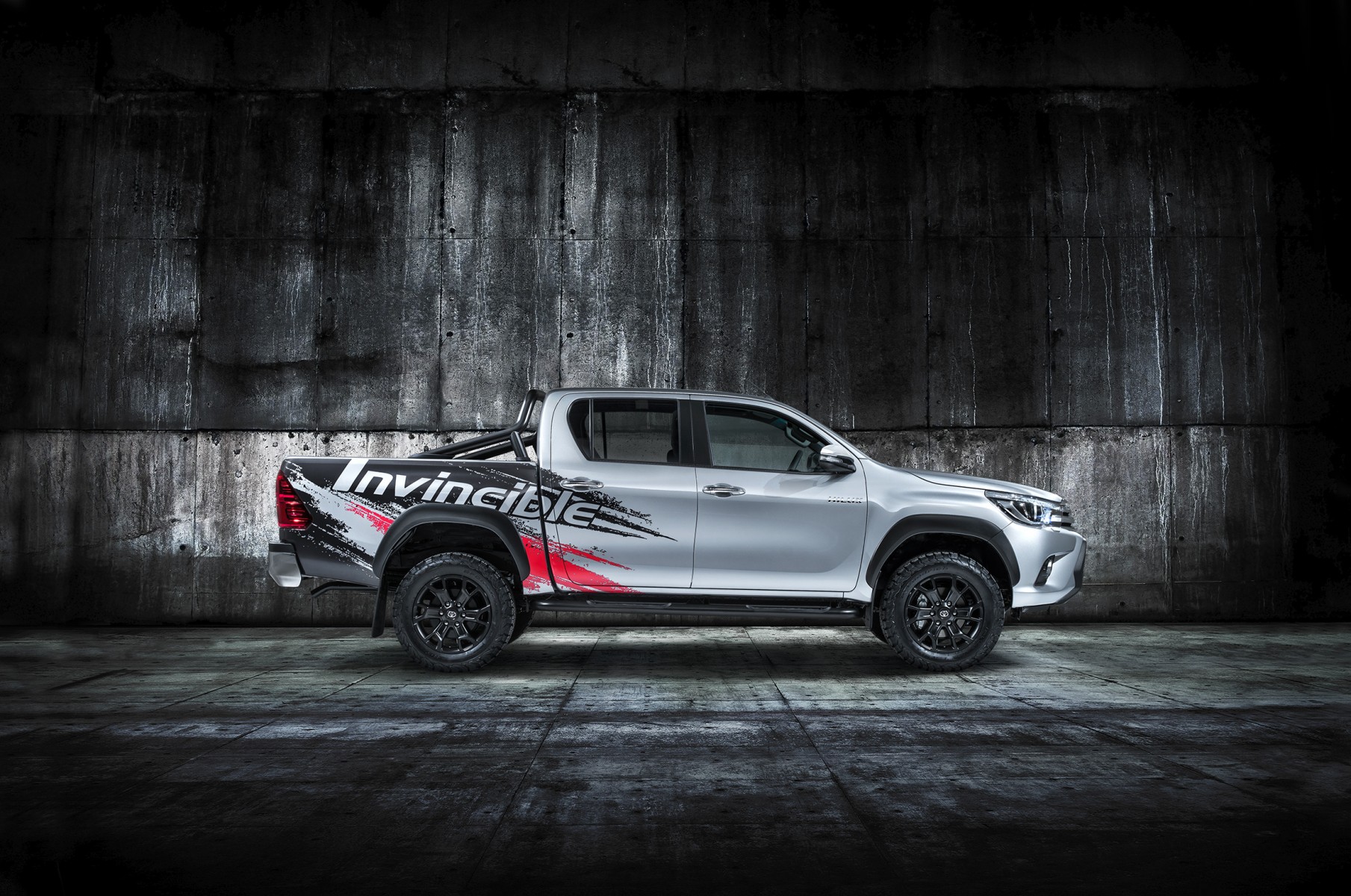 Hilux Invincible 50 show car - Side