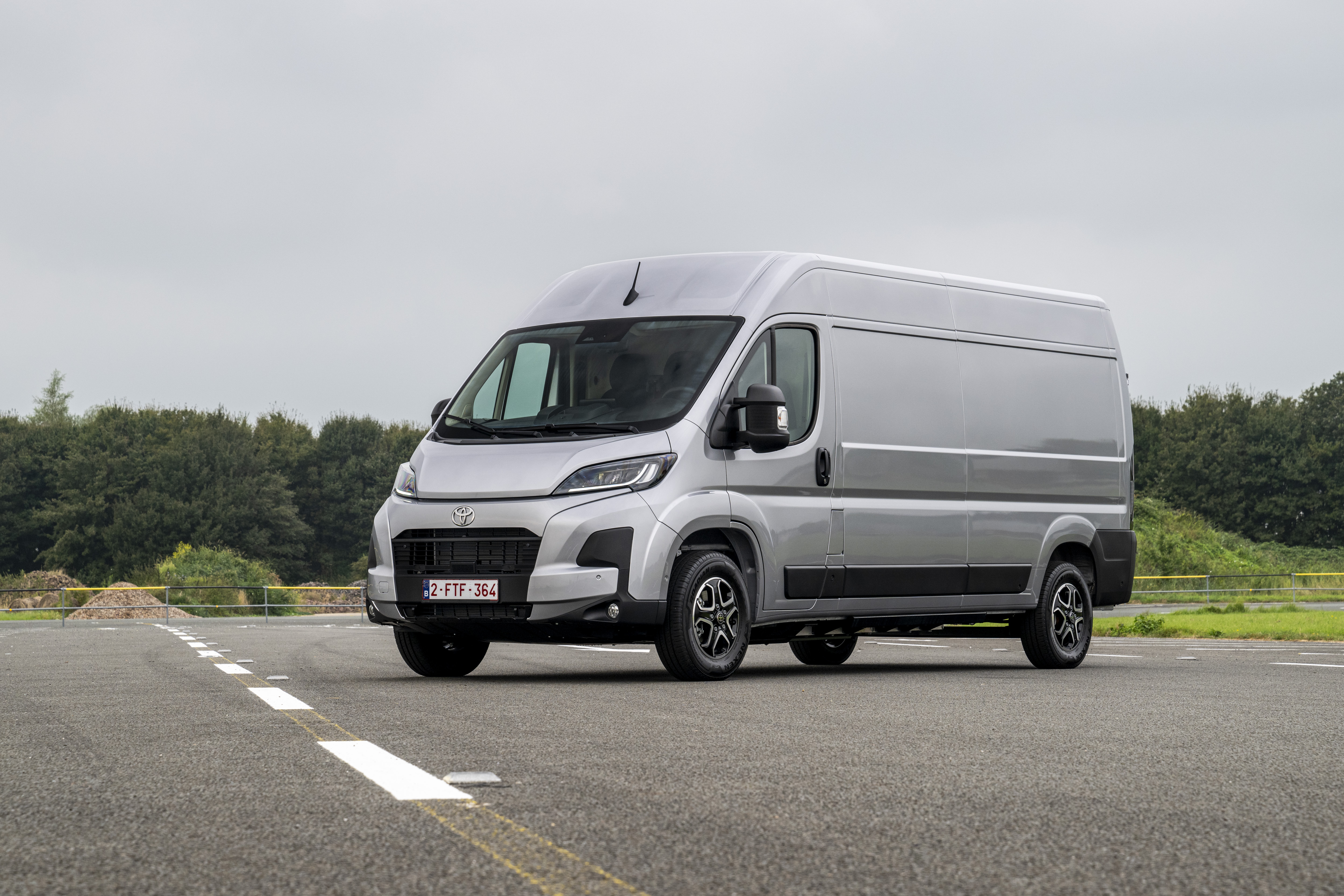 Le nouveau Toyota PROACE MAX Electric élu « Véhicule Utilitaire ...
