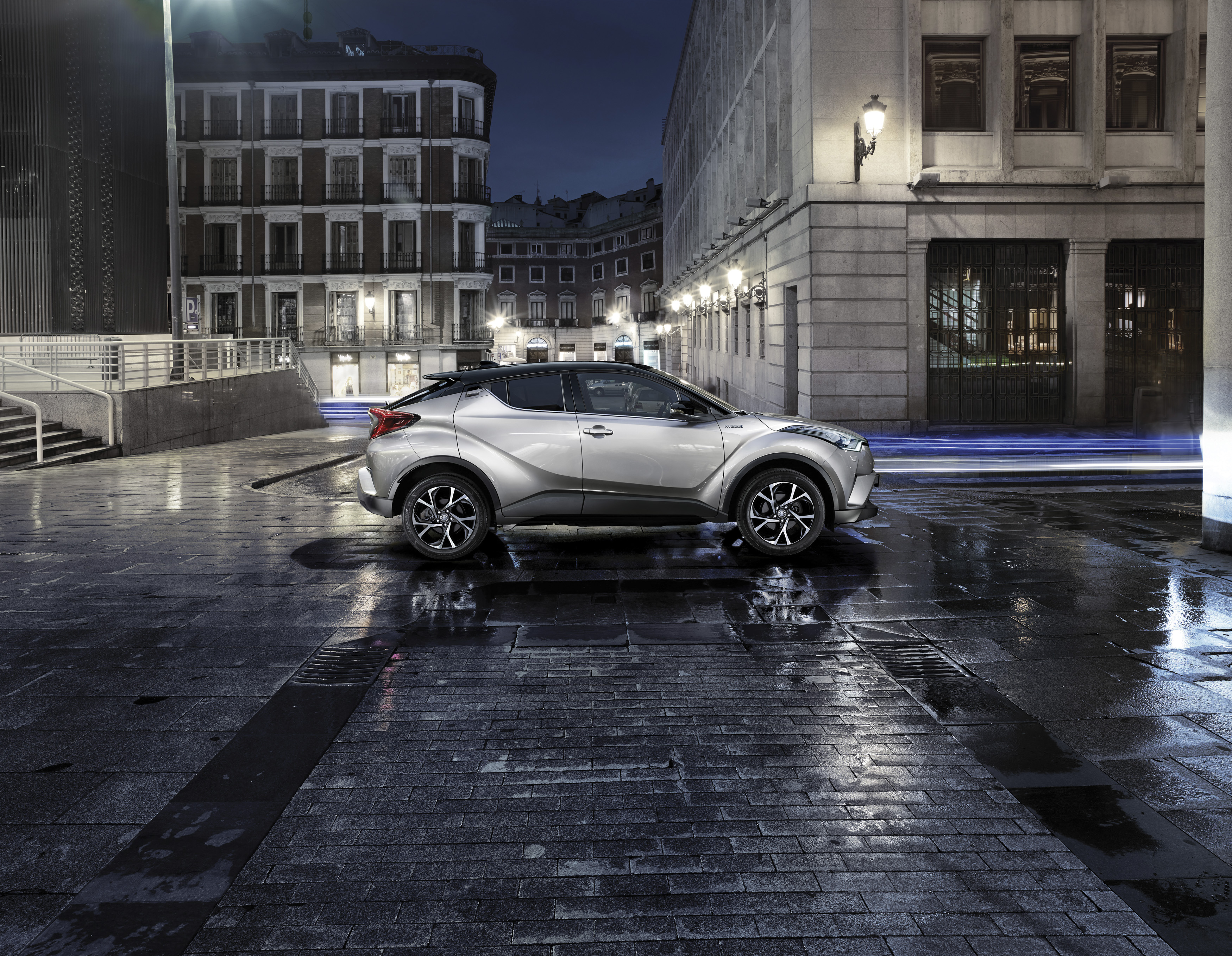 Toyota C-HR – First Reveal of New Crossover’s Sophisticated Interior Design