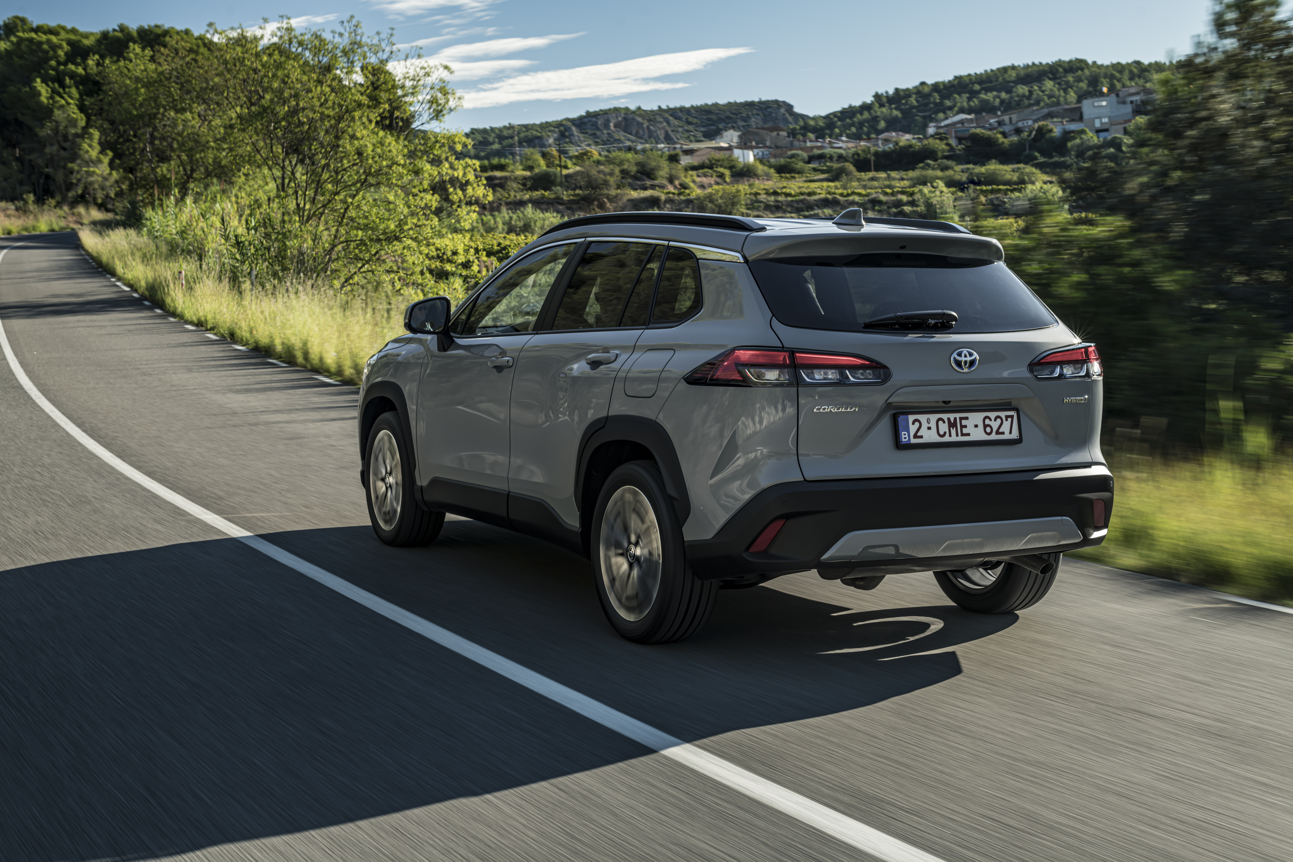 TOYOTA COROLLA CROSS: DA OGGI DISPONIBILE CON IL NUOVO 1.8 FULL HYBRID ...