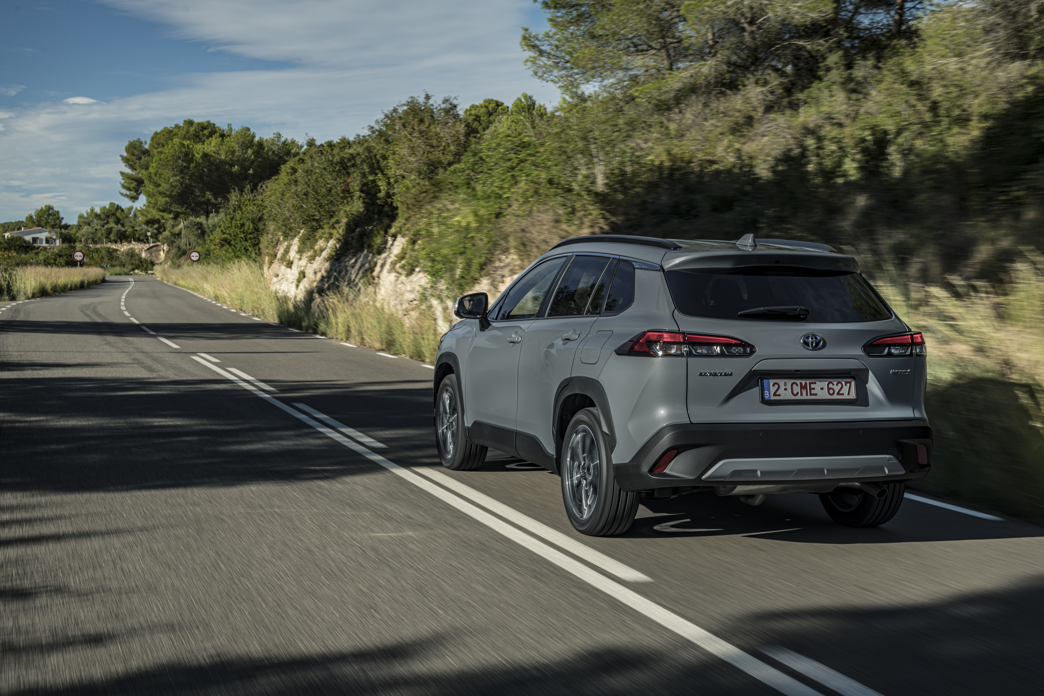 TOYOTA COROLLA CROSS: DA OGGI DISPONIBILE CON IL NUOVO 1.8 FULL HYBRID ...