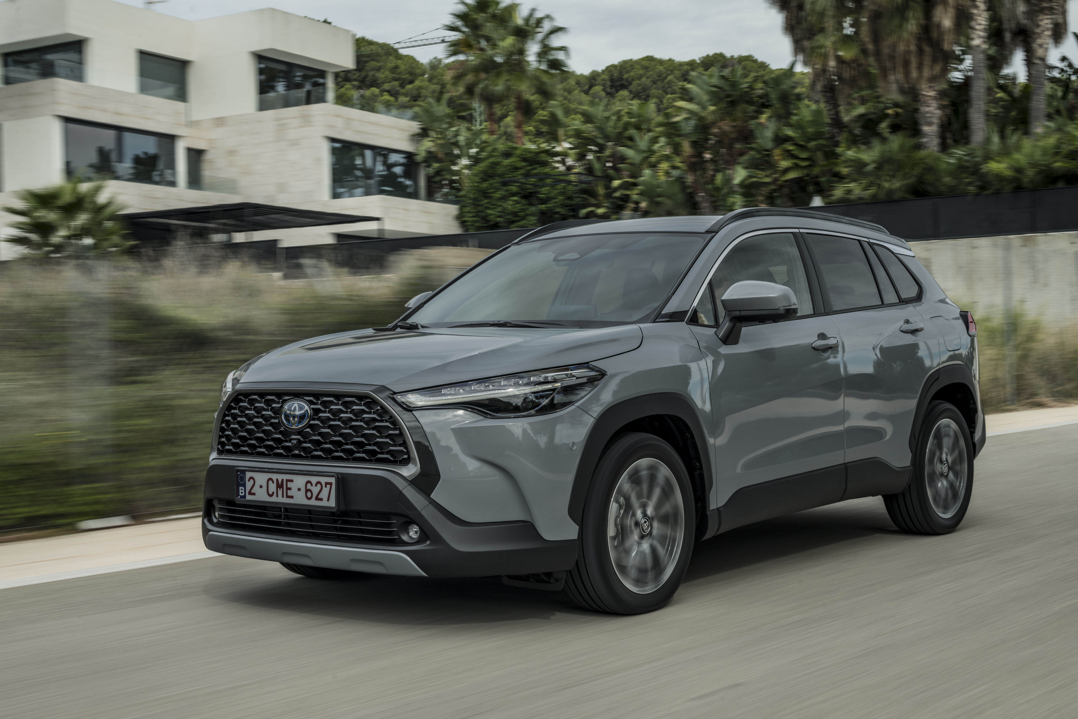 TOYOTA COROLLA CROSS: DA OGGI DISPONIBILE CON IL NUOVO 1.8 FULL HYBRID ...