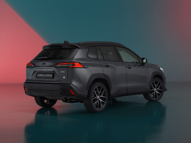Nuova Corolla Cross: raffinato stile da SUV e una distintiva versione GR SPORT
