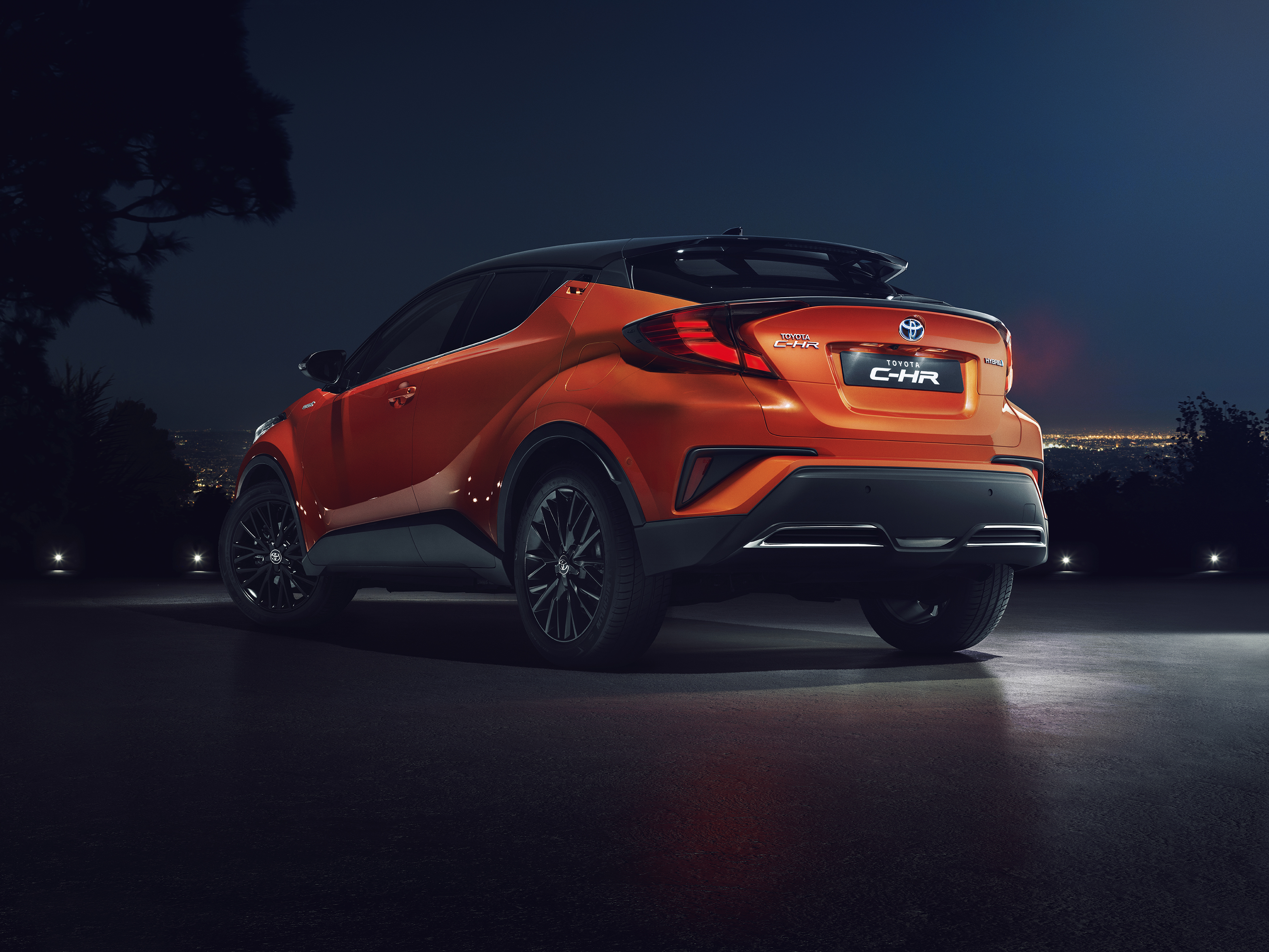 Nouveau Toyota C-HR : plus hybride, plus connecté mais toujours aussi ...