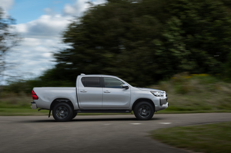 Nueva pick up Toyota Hilux: mejores prestaciones dentro y fuera de la carretera