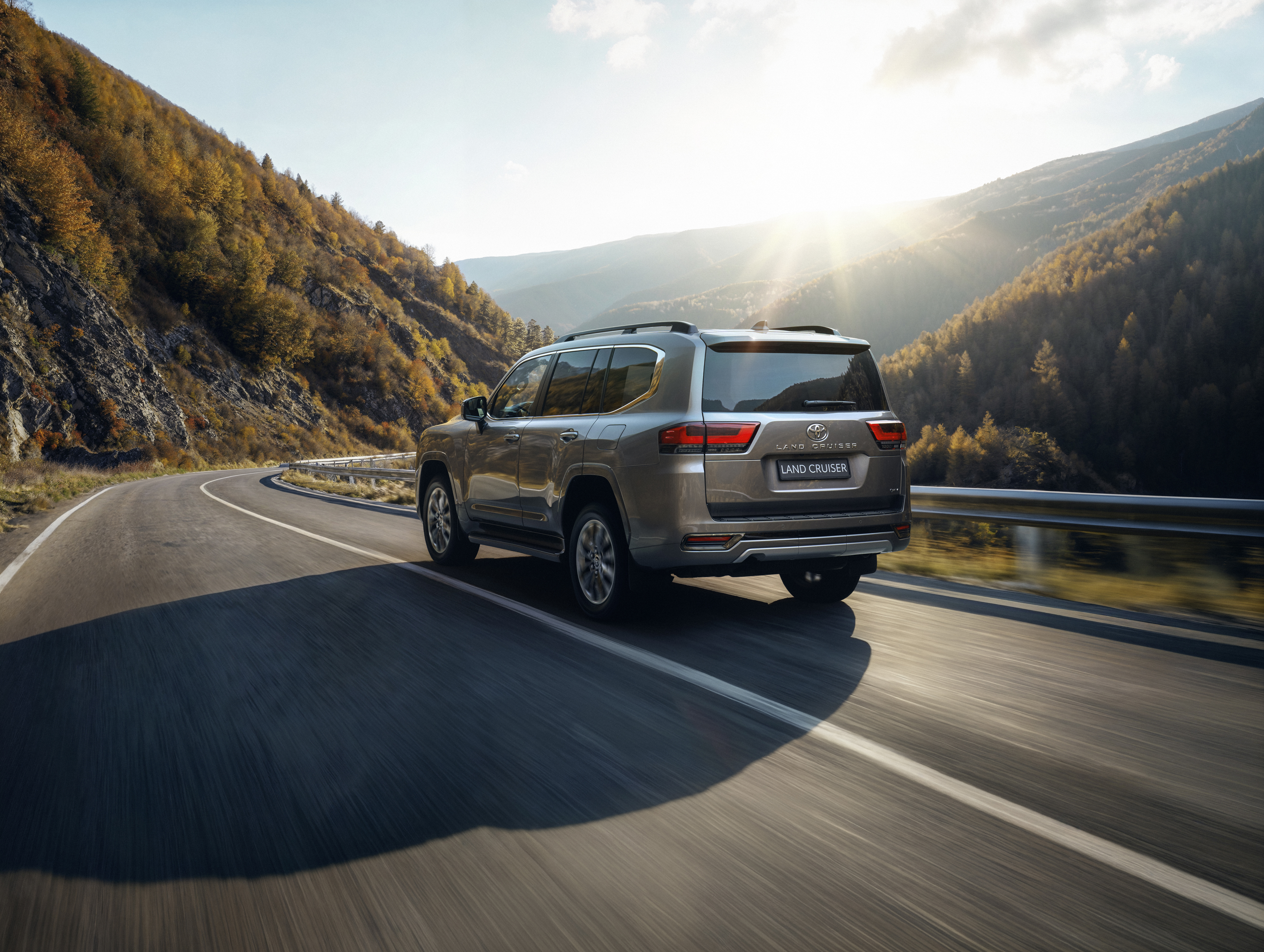 Toyota Land Cruiser 300 Performance Hybrid: Power without compromises