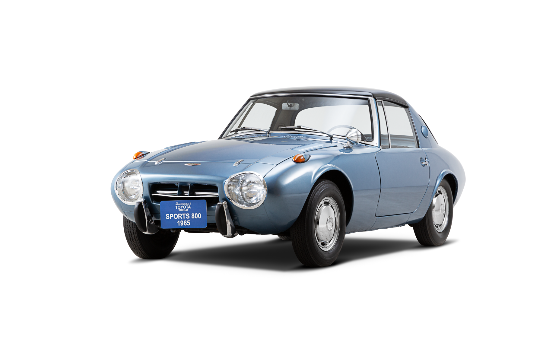 La Toyota Sports 800 exposée sur le stand Toyota reçoit le Trophée ...