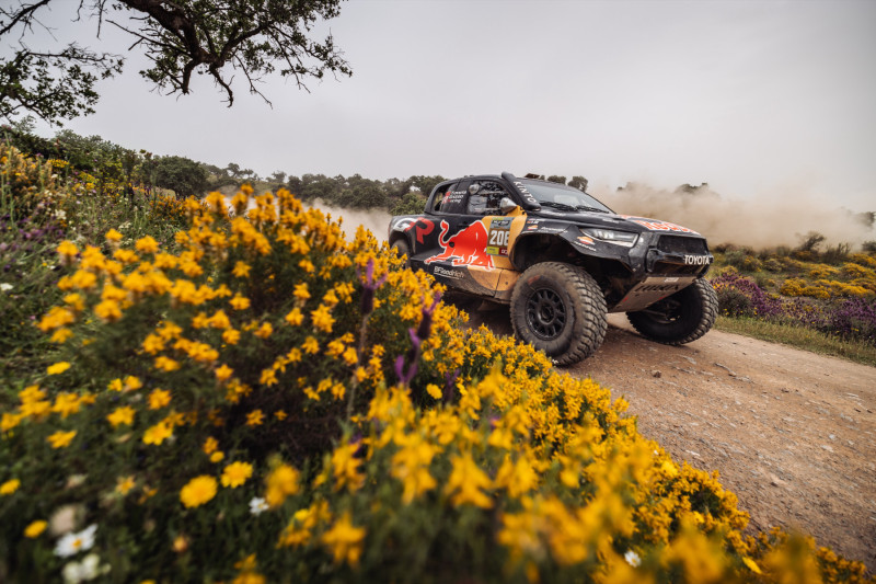 Victory on final stage of Rally-Raid Portugal for Lucas and Armand