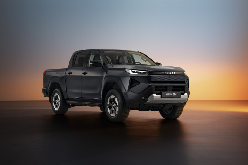Toyota annuncia il Nuovo Hilux, per la prima volta anche in versione ...