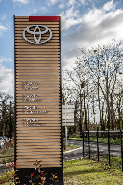 Toyota choisit la France pour introduire la nouvelle identité visuelle ...
