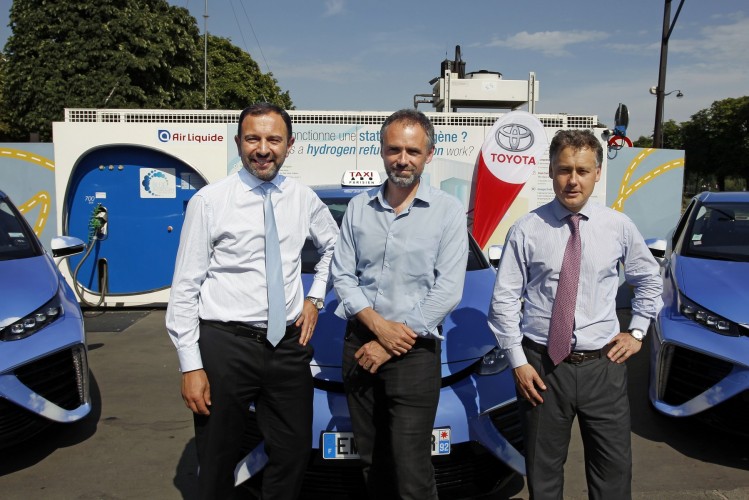 TOYOTA FRANCE LIVRE TROIS MIRAI À LA FLOTTE DE TAXIS HYPE À PARIS